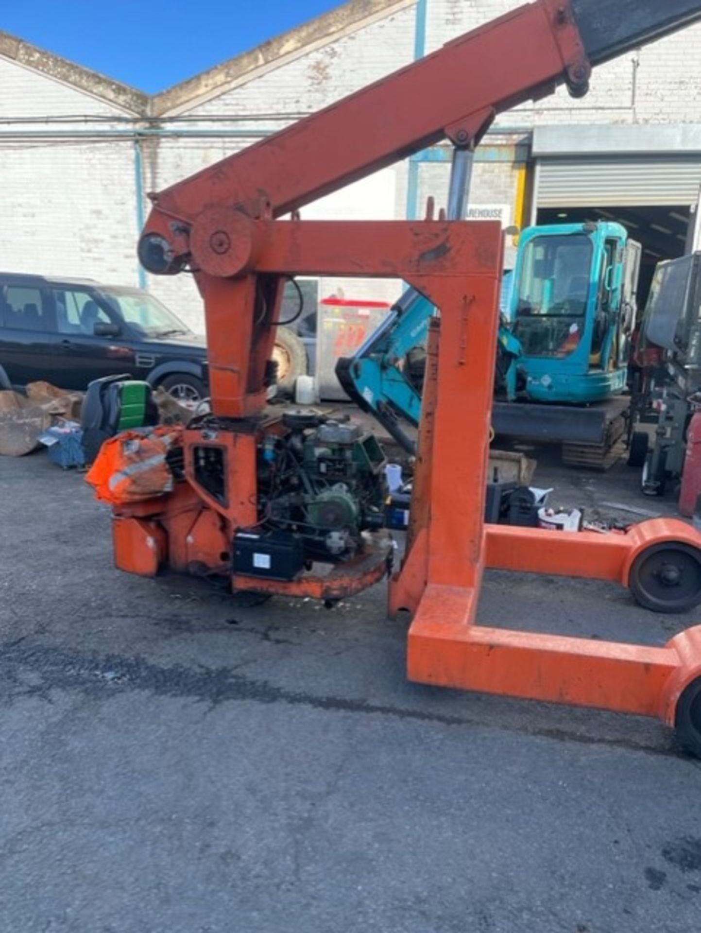 Crane 4 ton self drive in full working order boom out 17 metres and ...
