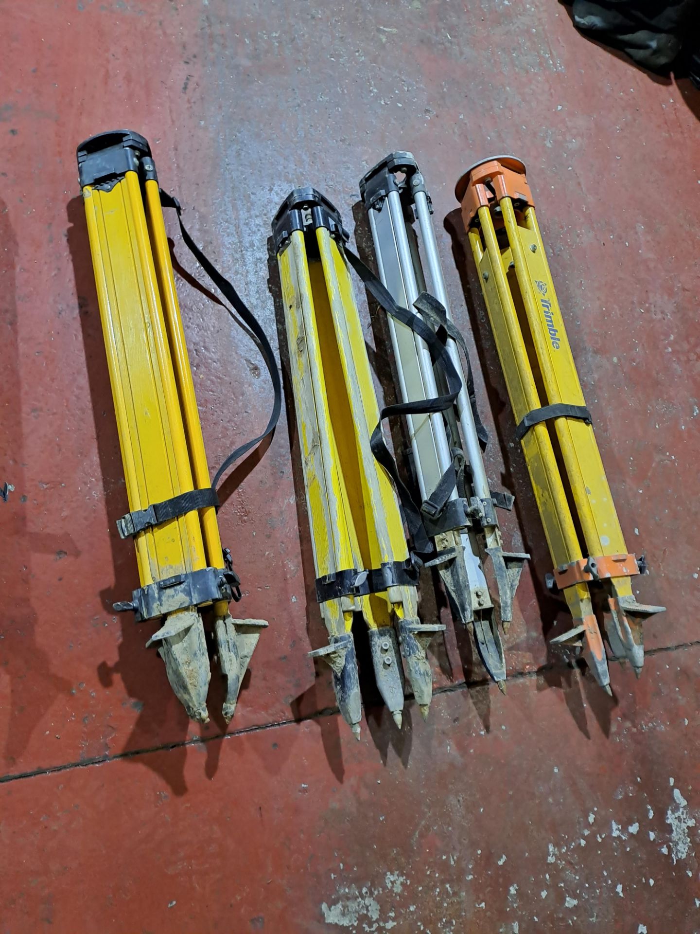 Quantity of surveyors tools including approx. 9 x tripods, telescopic ...