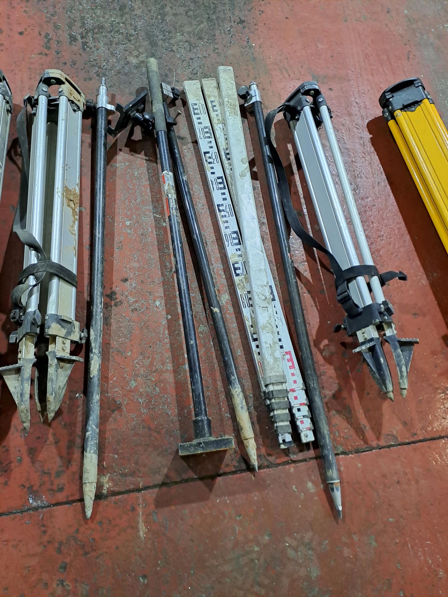 Quantity of surveyors tools including approx. 9 x tripods, telescopic ...