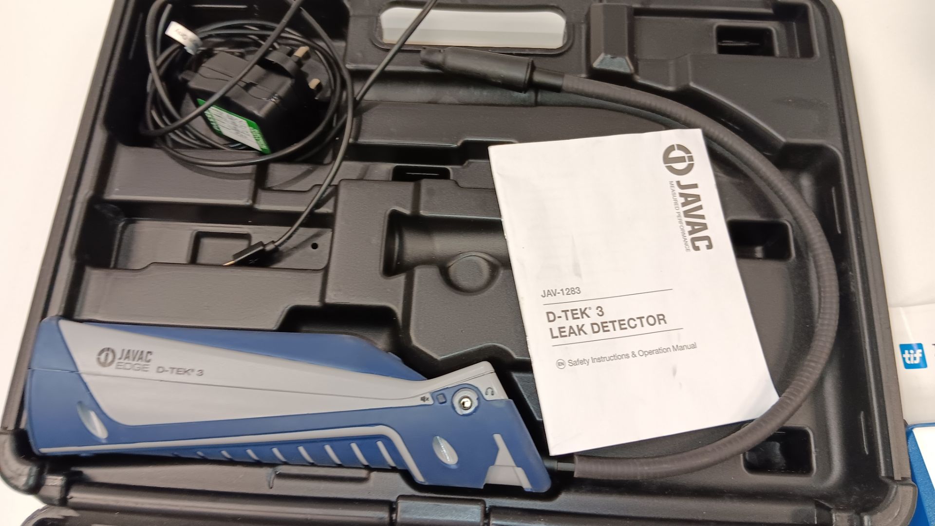 3 x Leak Detectors comprising of Javac D-TEK3 refrigerant leak detector ...
