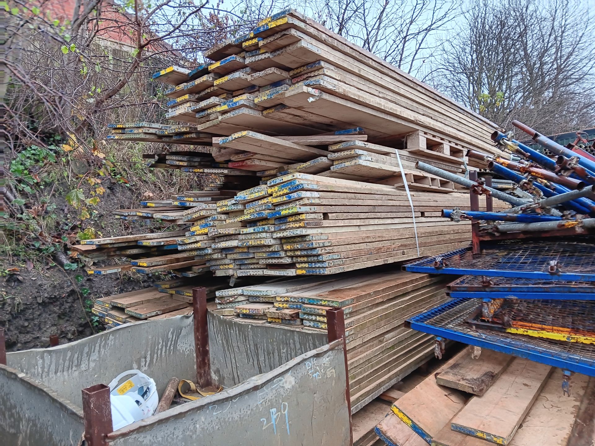 Approximately 300 x 8ft to 13ft Scaffold Boards – Require Cutting to ...
