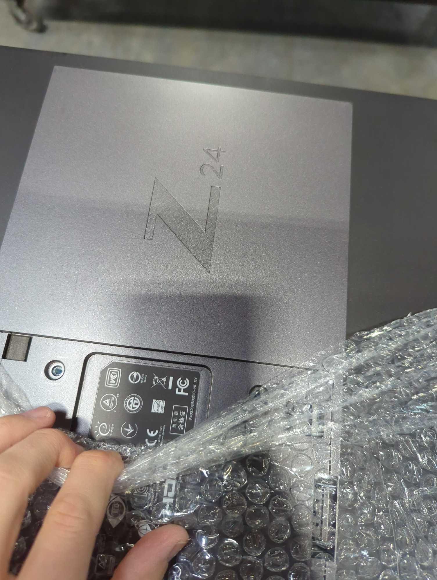 10 HP Z24 Monitors w/out stands
