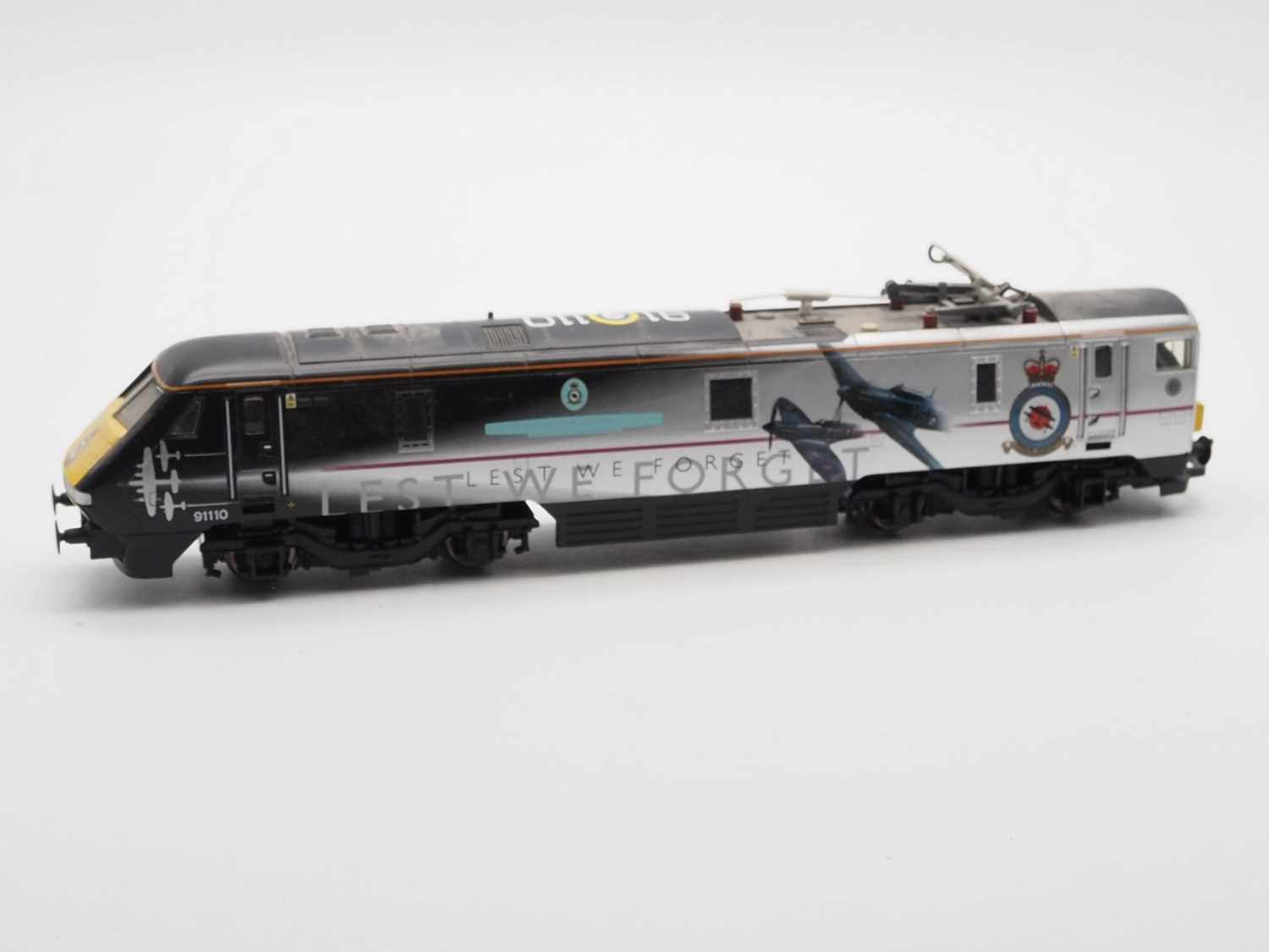 A HORNBY R3001 OO gauge class 91 electric locomotive in East Coast ...
