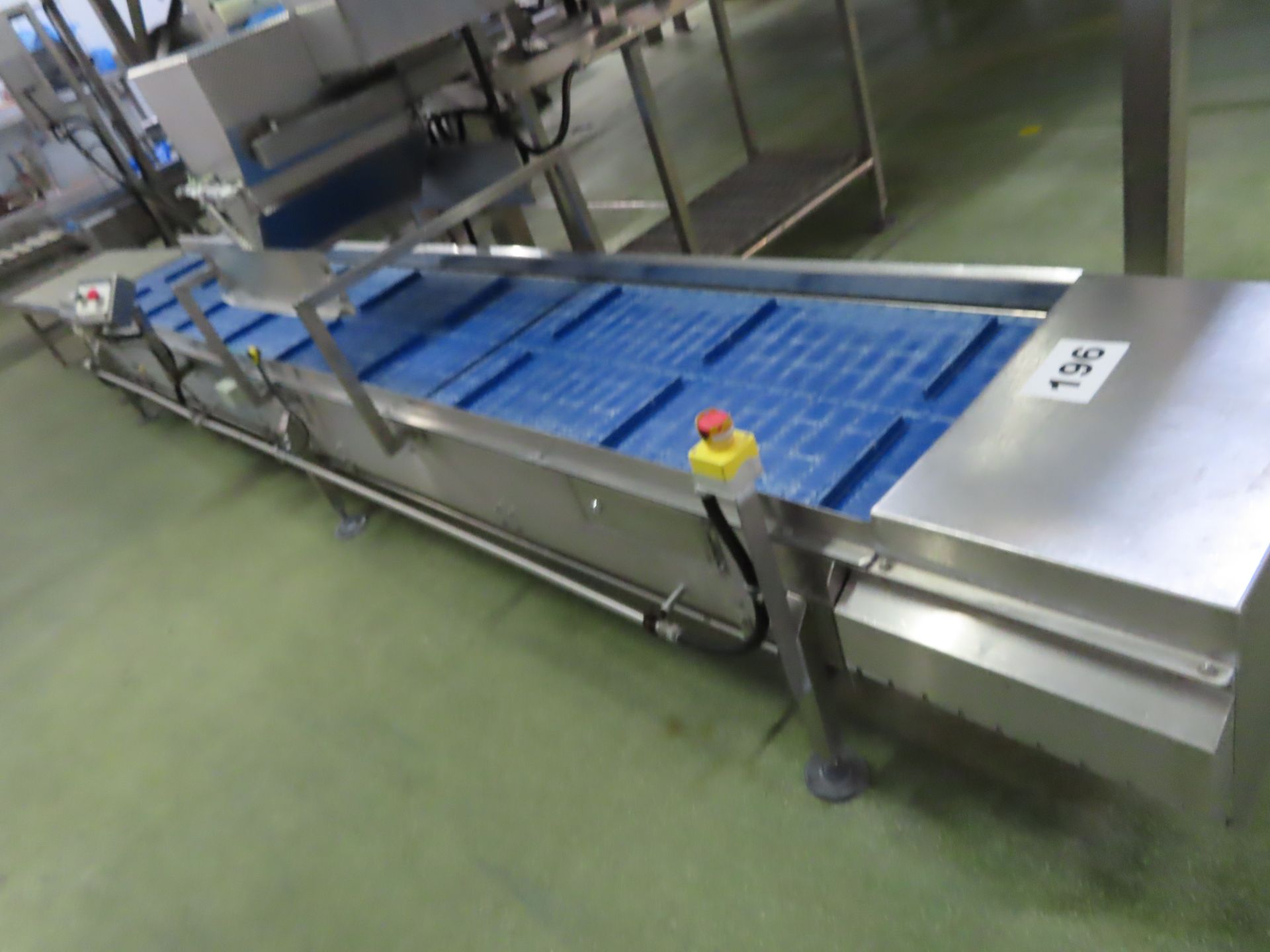 1 x Traying up conveyor with 600mm belt, 450 mm between flights ...
