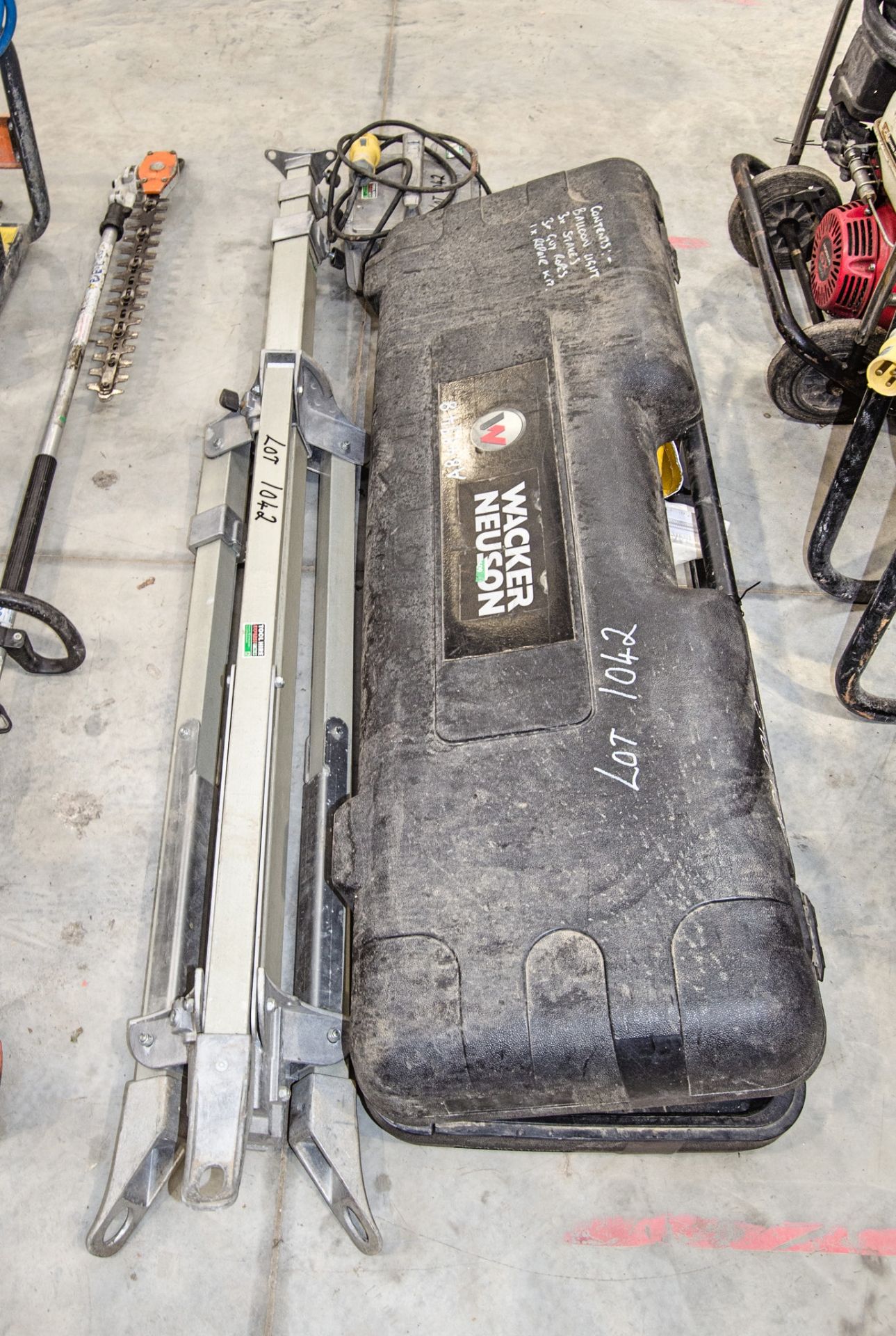 Wacker Neuson balloon light c/w power supply, tripod & carry case A849948