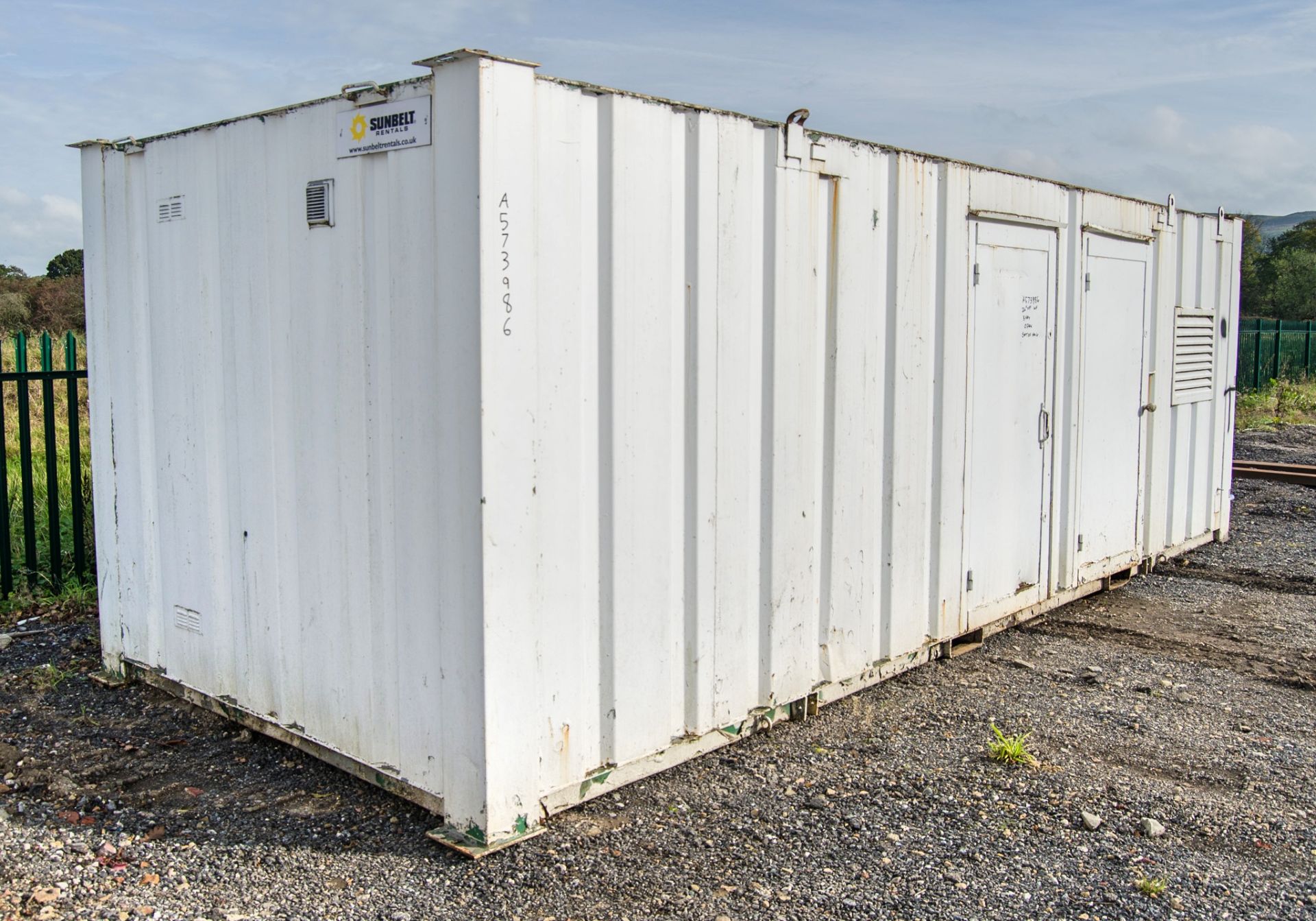 24ft x 9ft steel anti vandal welfare site unit Comprising of: Canteen ...