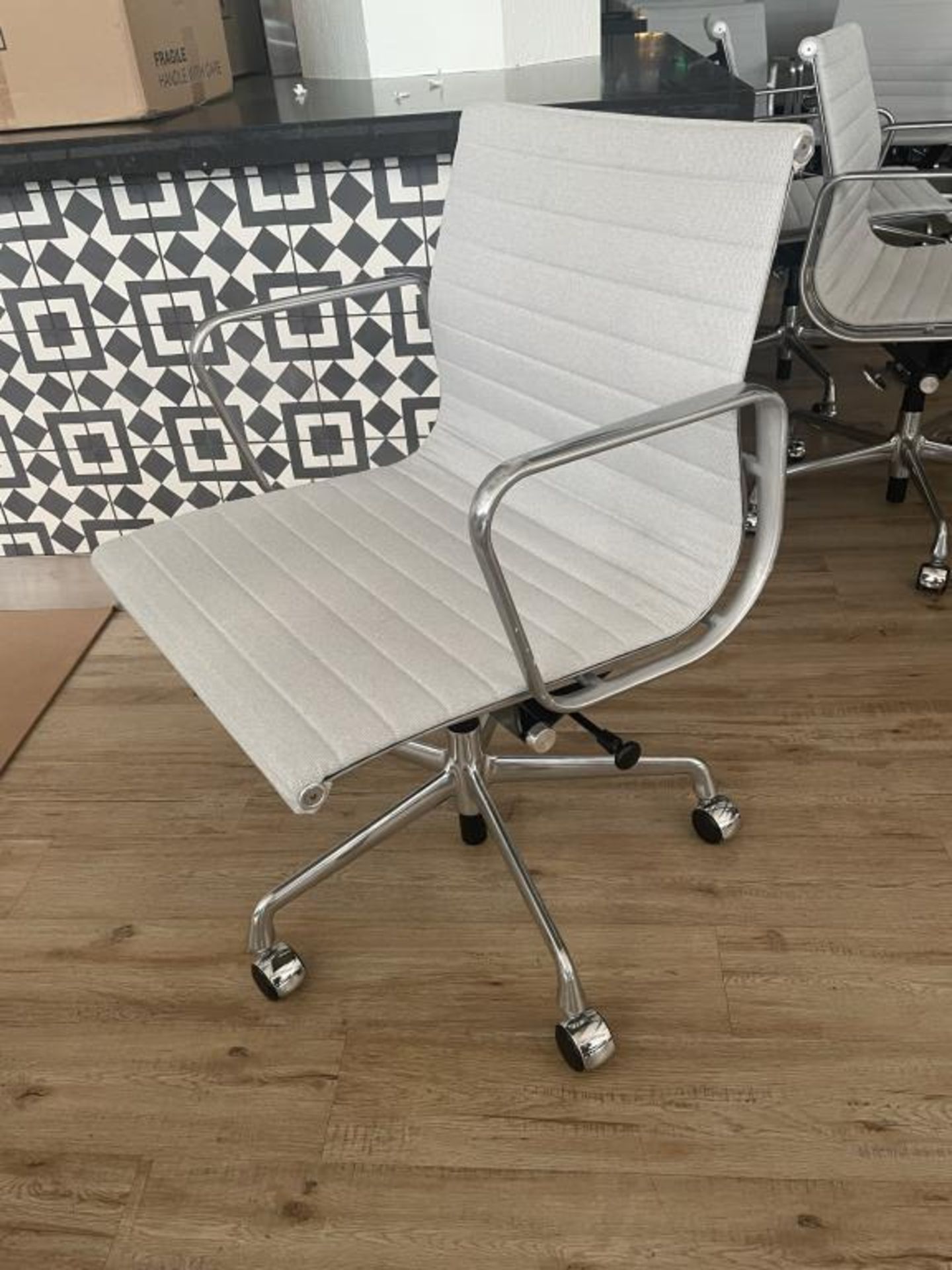 (4qty) Eames Alu Group Low Back EA335 ribbed office chair, Swedish ...