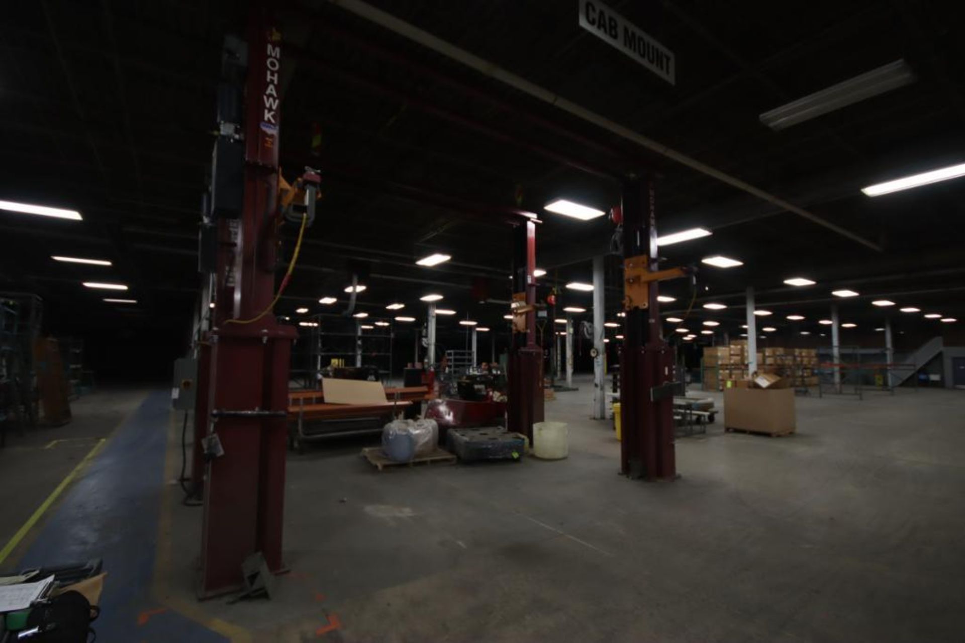 Mohawk 4 Post Vehicle Lift Model ZZ1569-A-001, S/N#B7B161