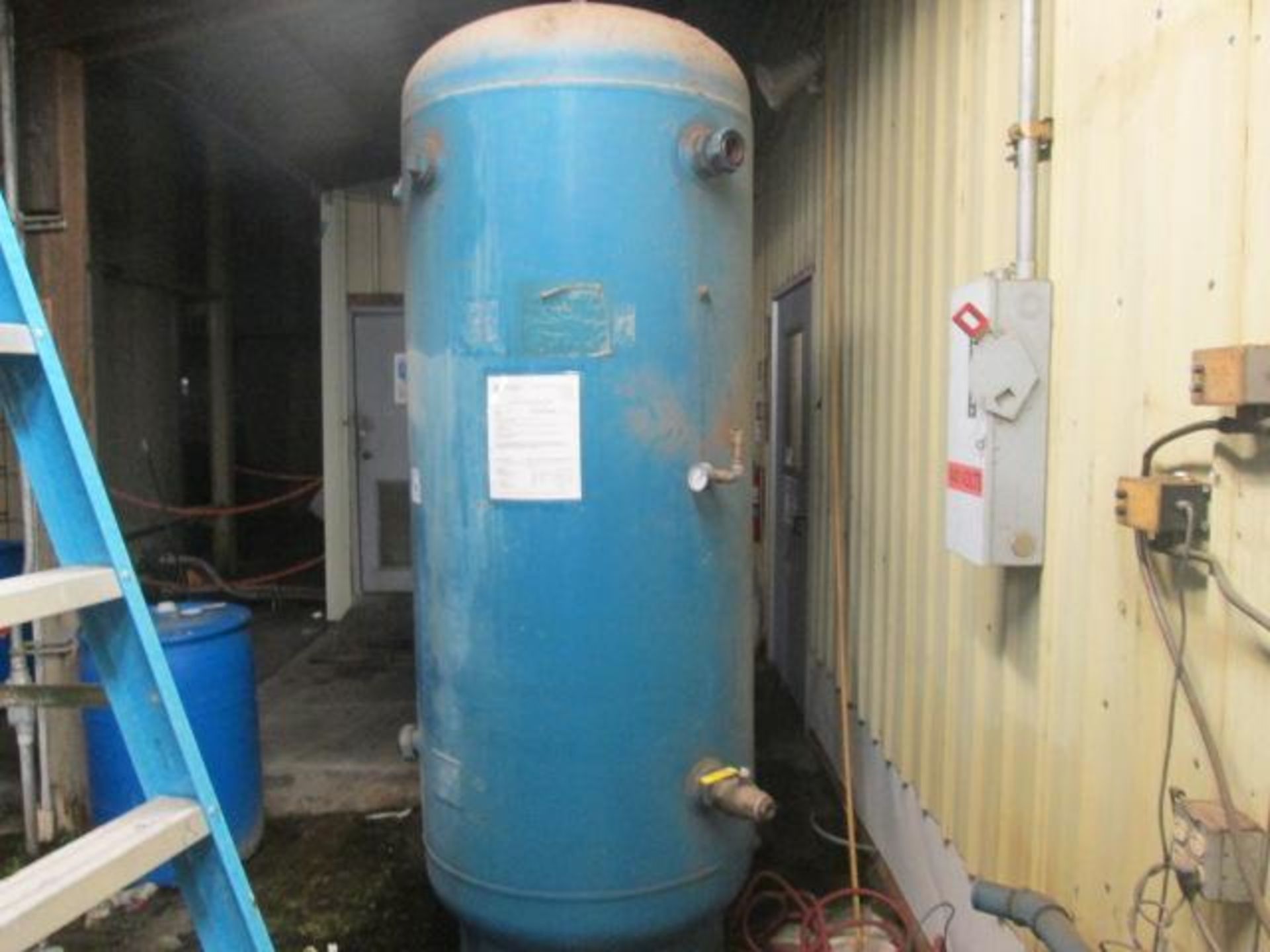 { Group of lots: 210, 211, 212 } 400 Gal. Air Supply Tank, S/N 379374