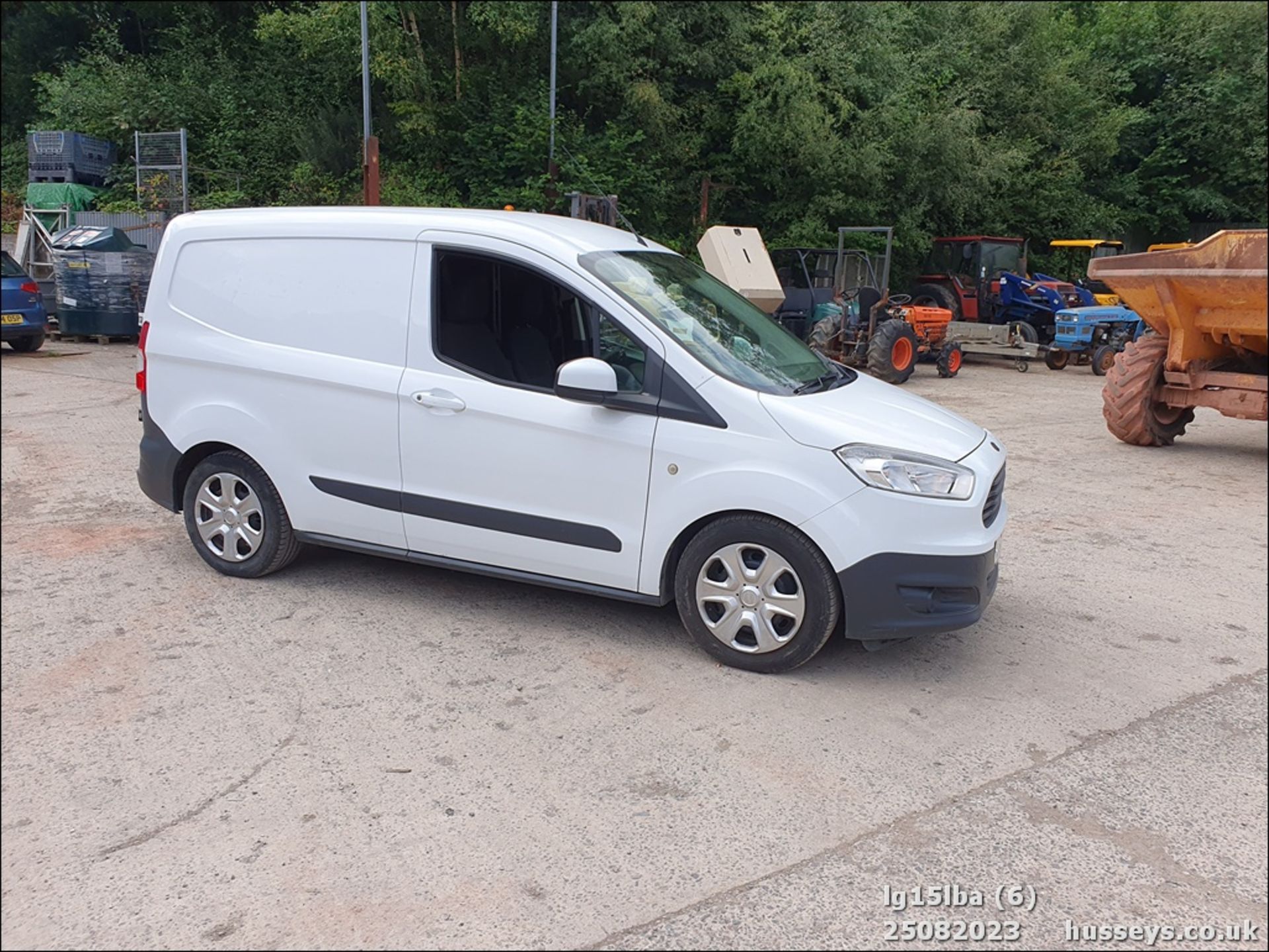 Lot 3128 15/15 FORD TRANSIT COURIER TREND TDC - 1499cc 3dr Van (White ...