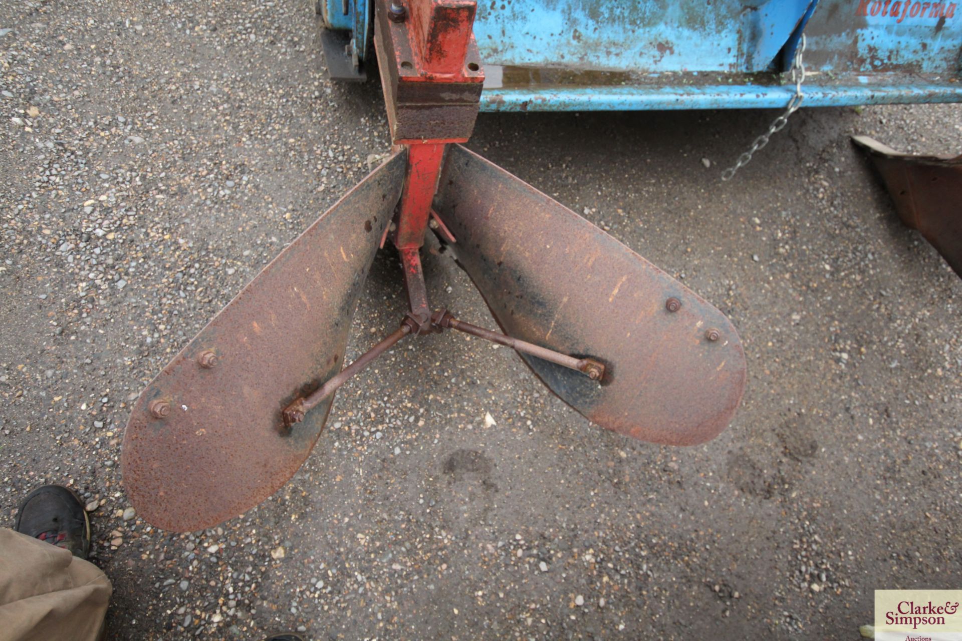 Person bed tiller with Reekie bed former. V