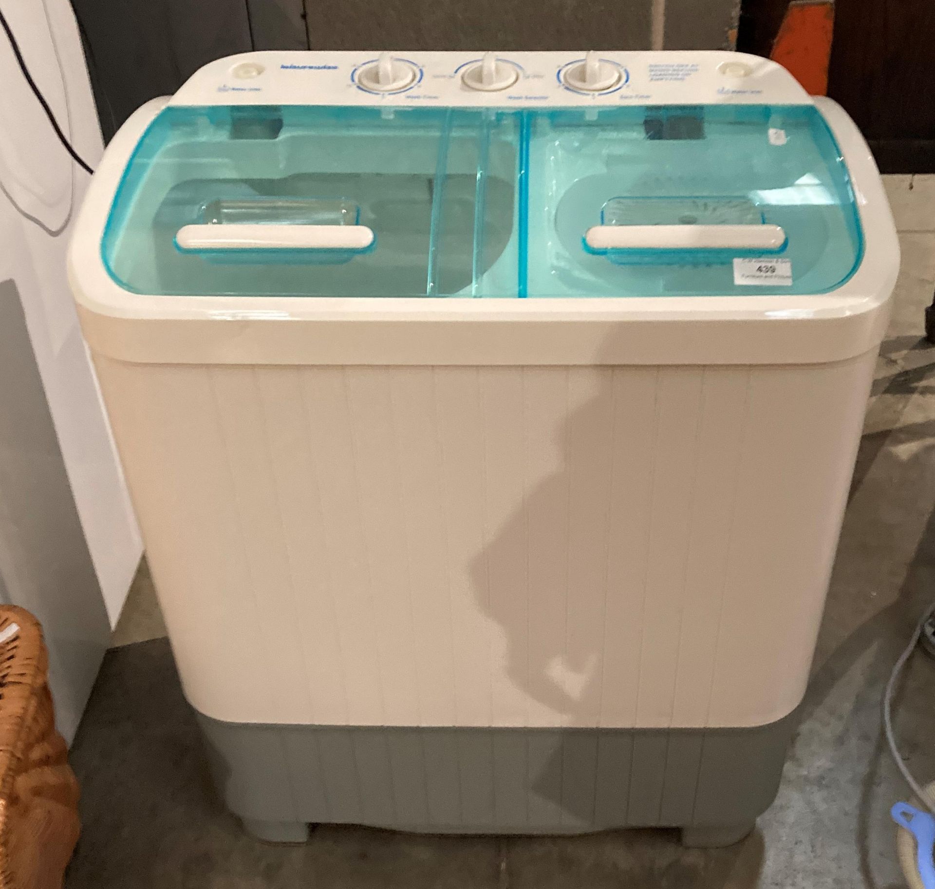 A Leisure Wize twin tub washing machine Portawash Plus model: LWACC421 ...