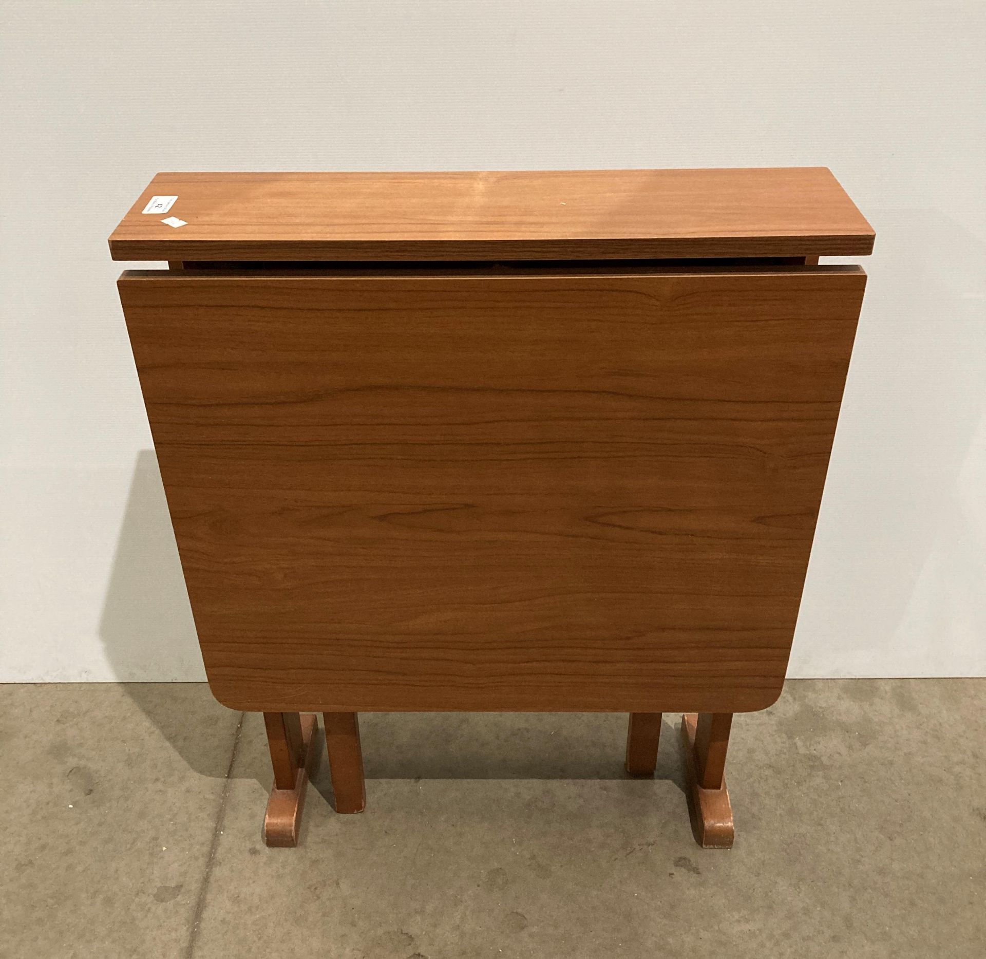Oak finish small drop leaf table, 61 x 15.5 to 120cm (saleroom location ...