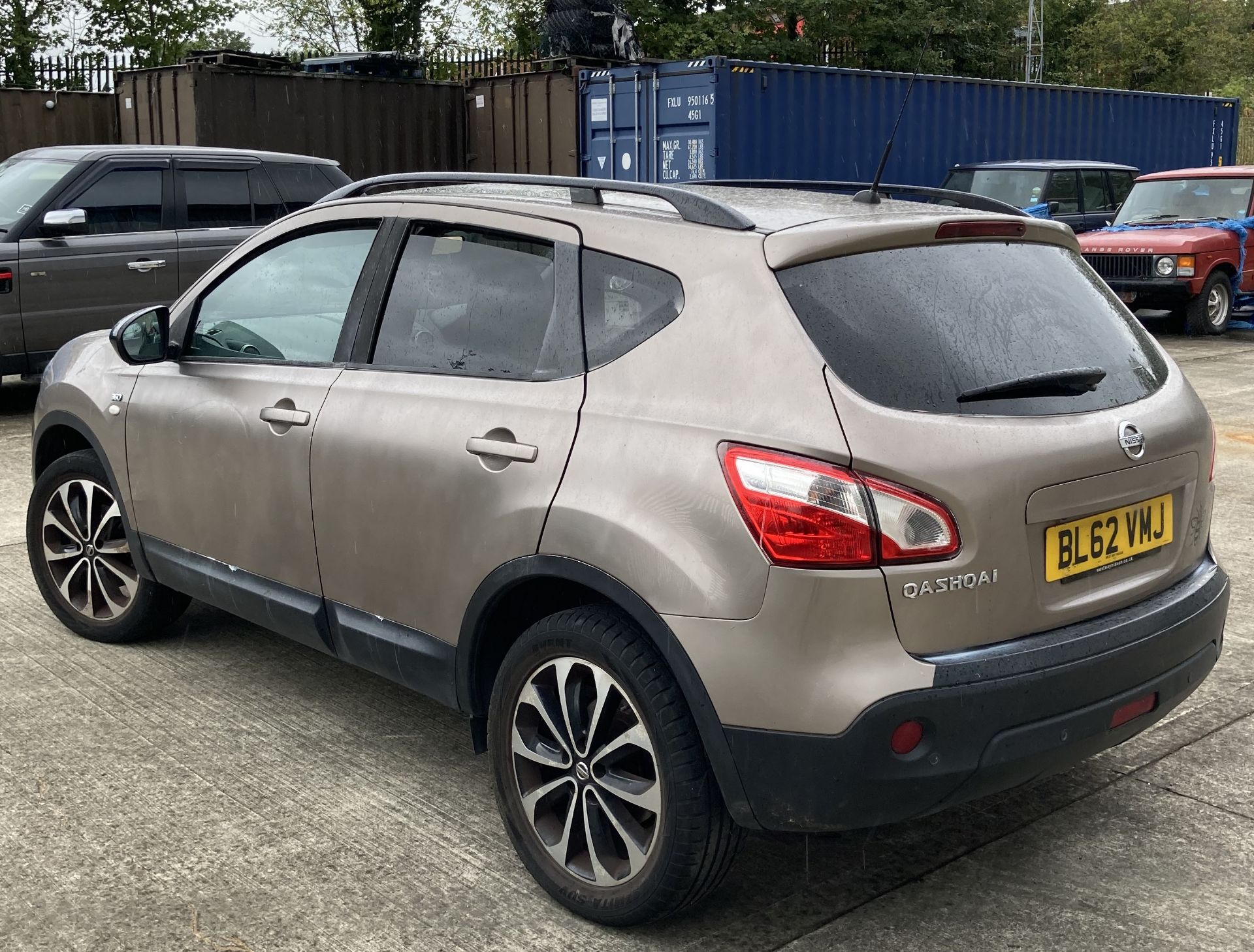 NISSAN QASHQAI 360 1.6 FIVE DOOR HATCHBACK - Petrol - Beige. On the ...