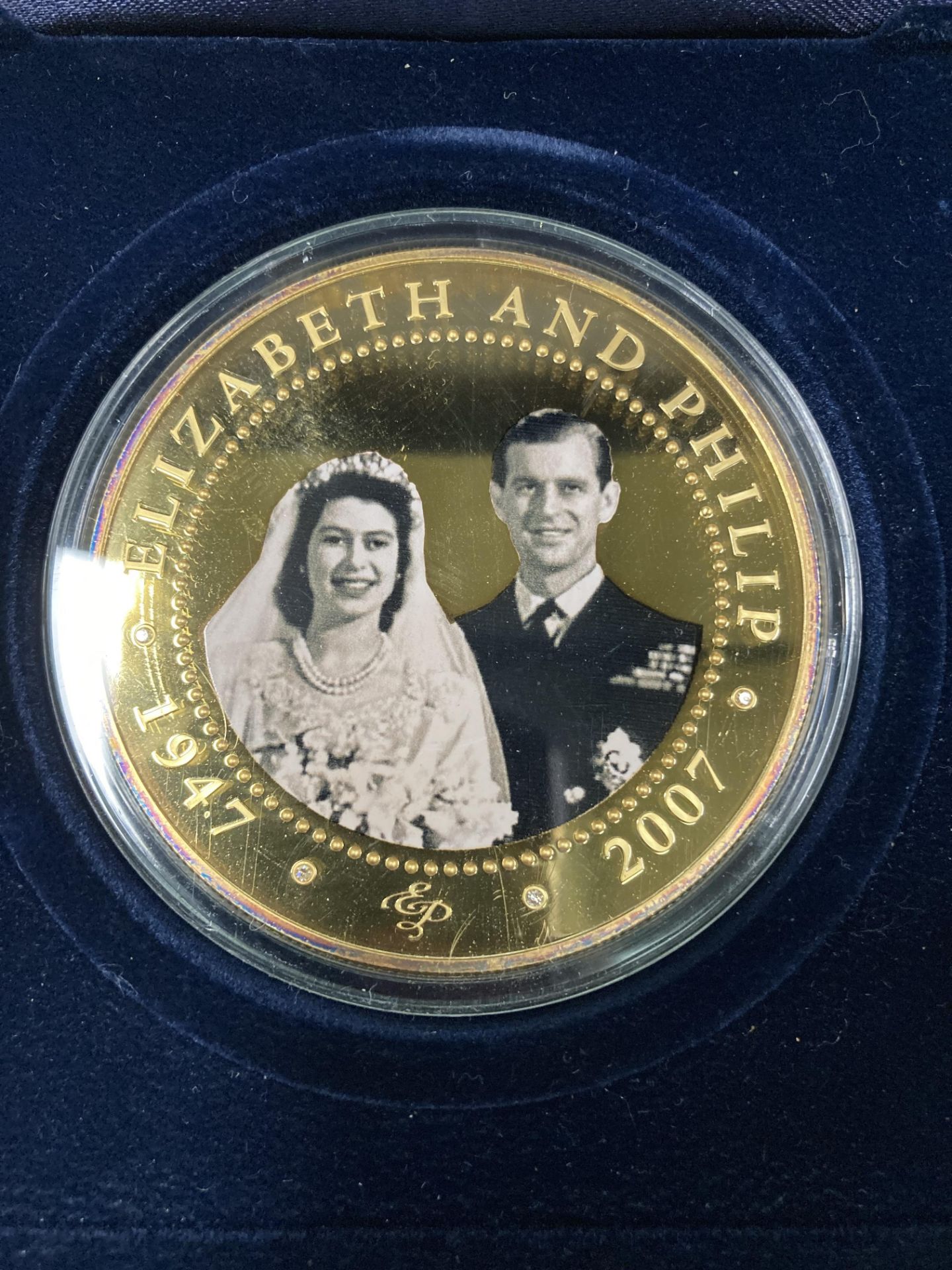 A Royal Canadian Mint 1975 seven-piece coin set in case including ...