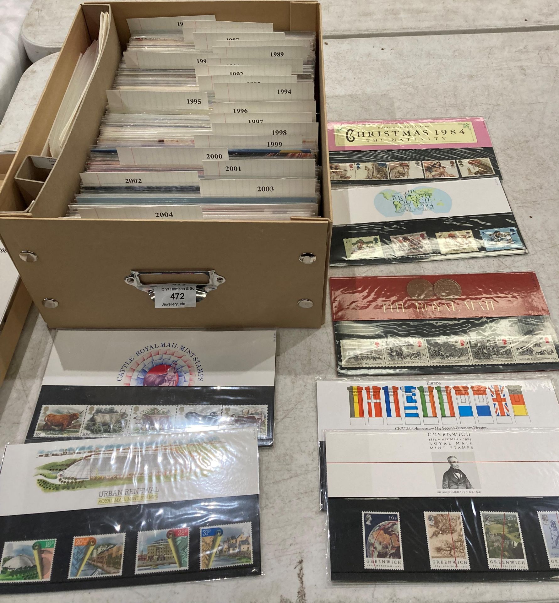 Contents to box - approximately 220 Presentation Packs of Royal Mail ...