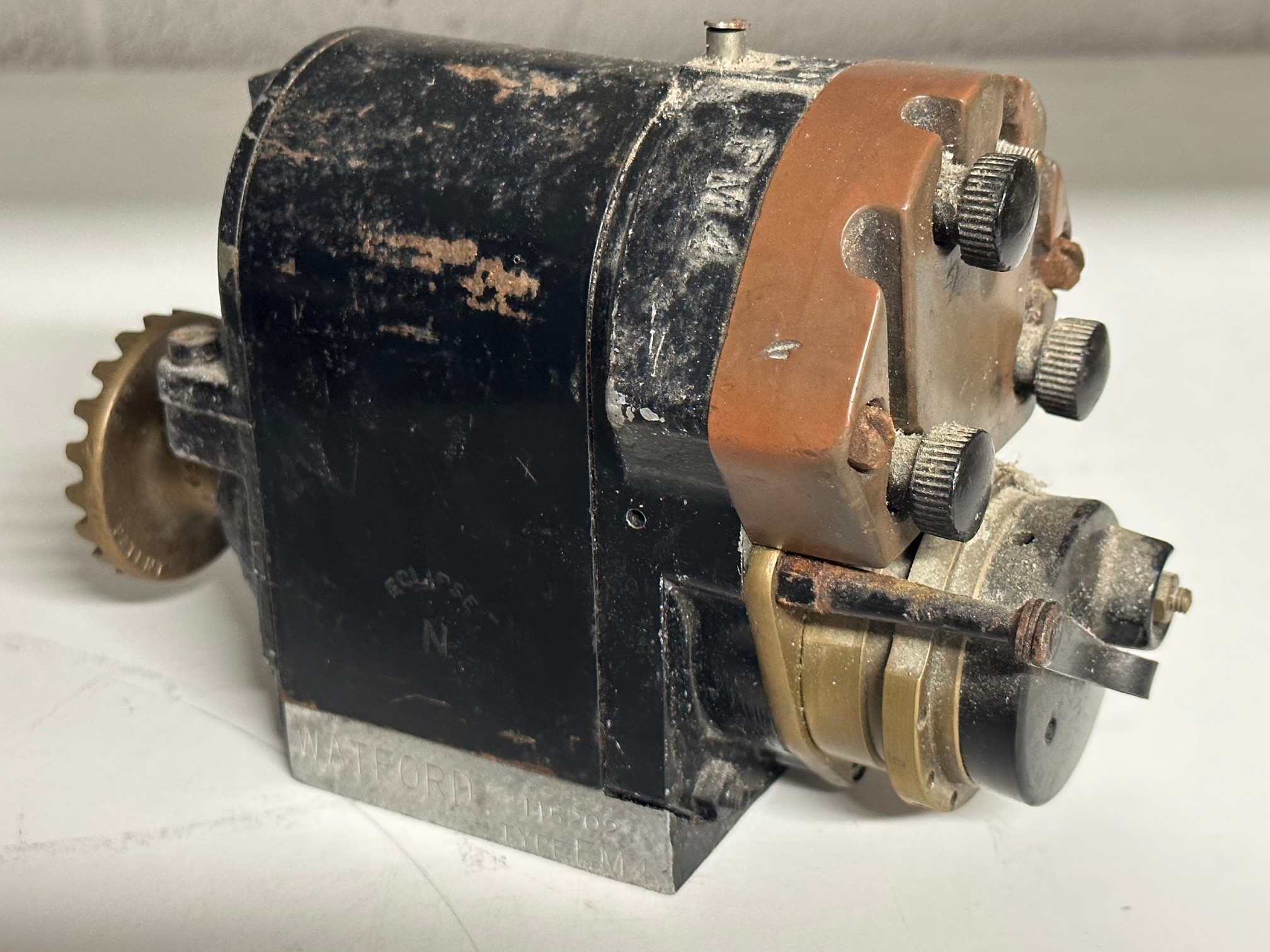 A Watford FM4 magneto, clockwise rotation.