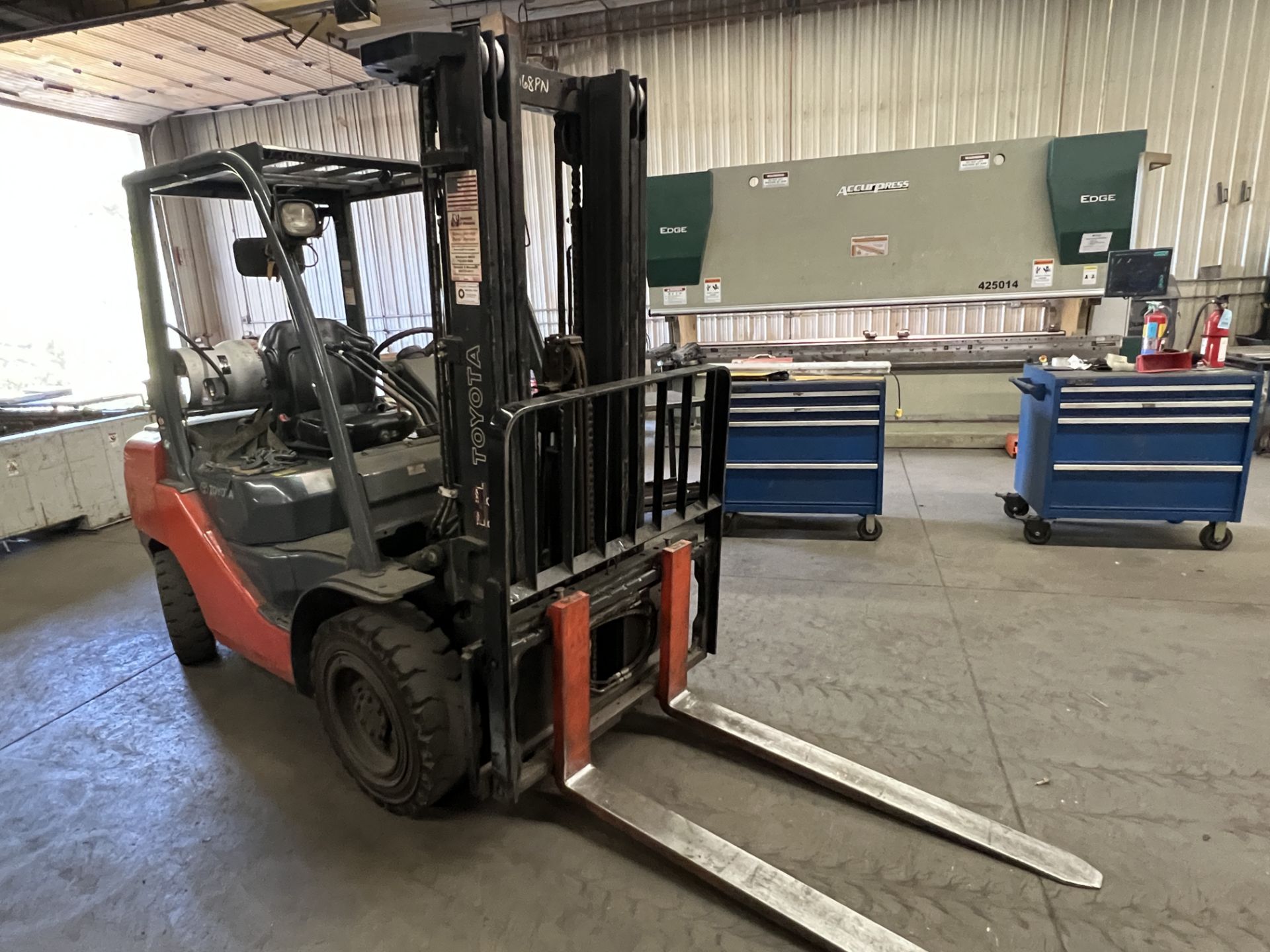 Toyota 8FGU30 5,620 Lb. LPG Forklift Truck, S/N 61991, with Side-Shift ...