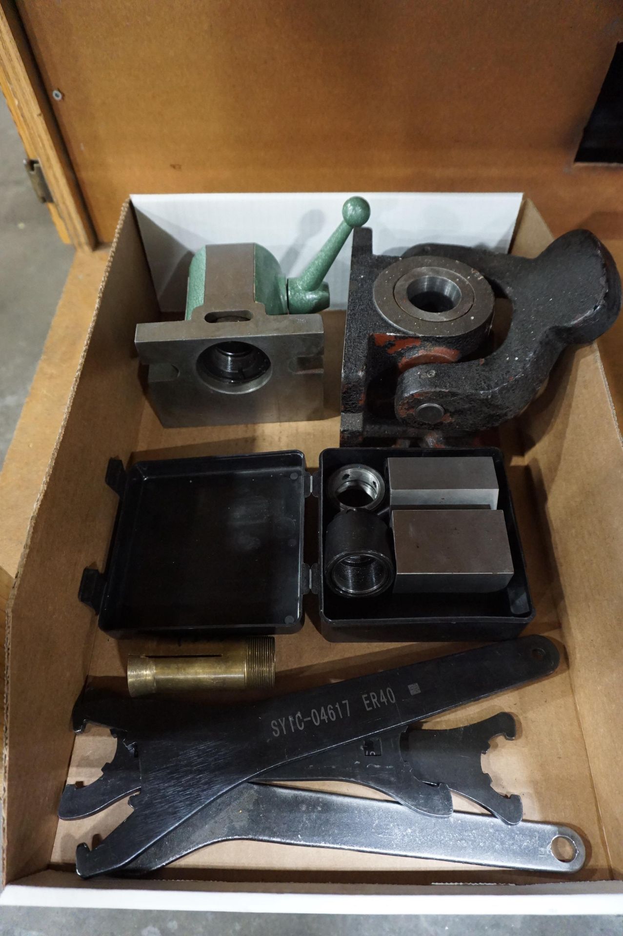 LOT TO INCLUDE: PNEUMATIC 5C COLLET CLOSER, MANUAL COLLET CLOSERS, 5C ...