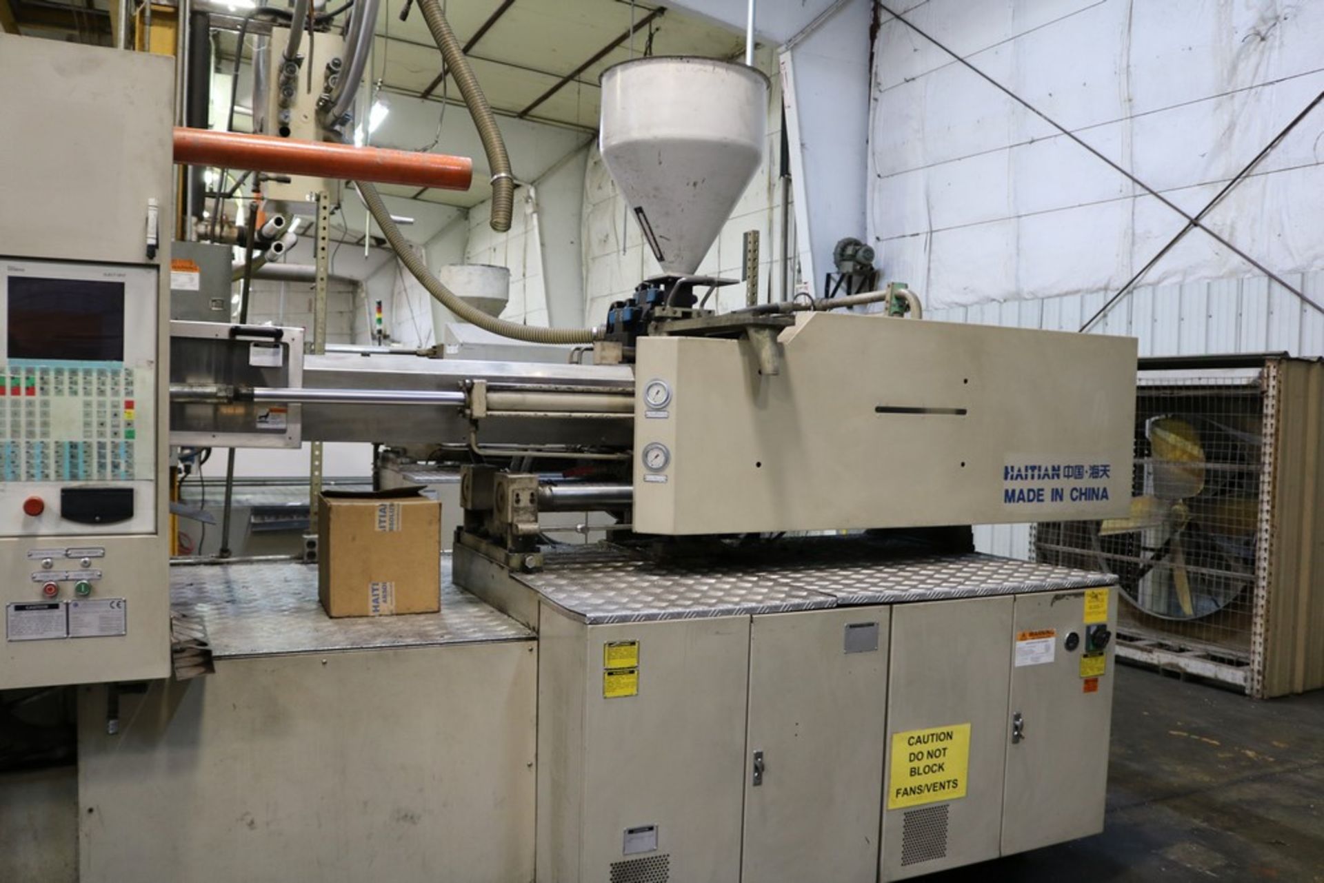 2002 Haitian HTW-328 Injection Molding Machine 368 Ton, 40 oz Shot Size ...