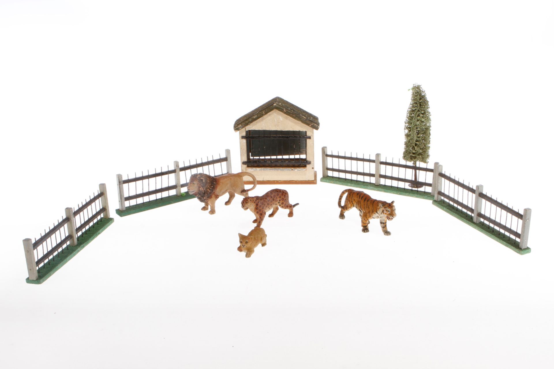 Wildtiergehege mit 4 Zäunen, Käfighaus, Löwe, Tiger, Leopard ...