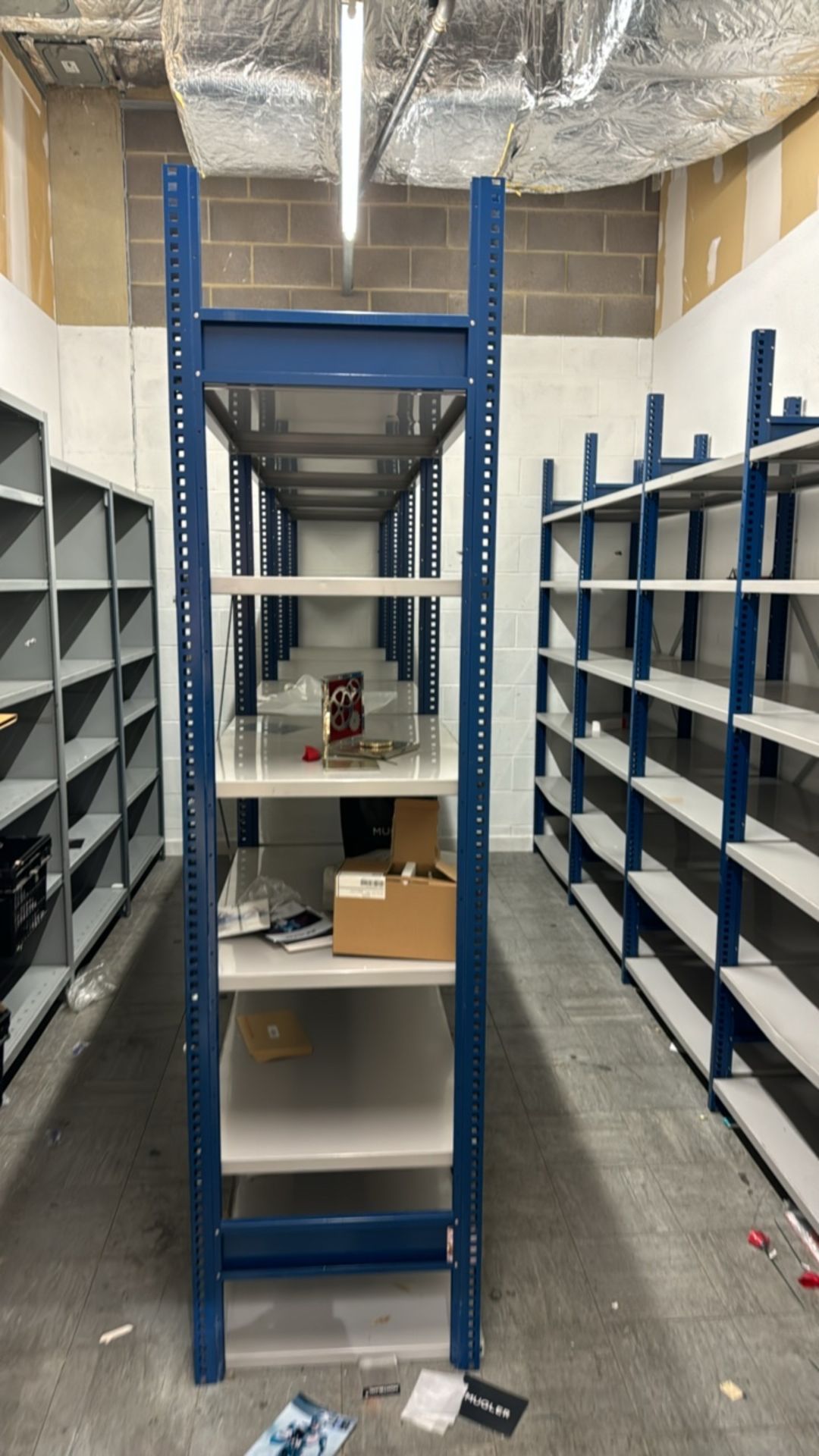 Metal Shelf Racking Approximately 16 Bays including 100 Shelves Frame ...