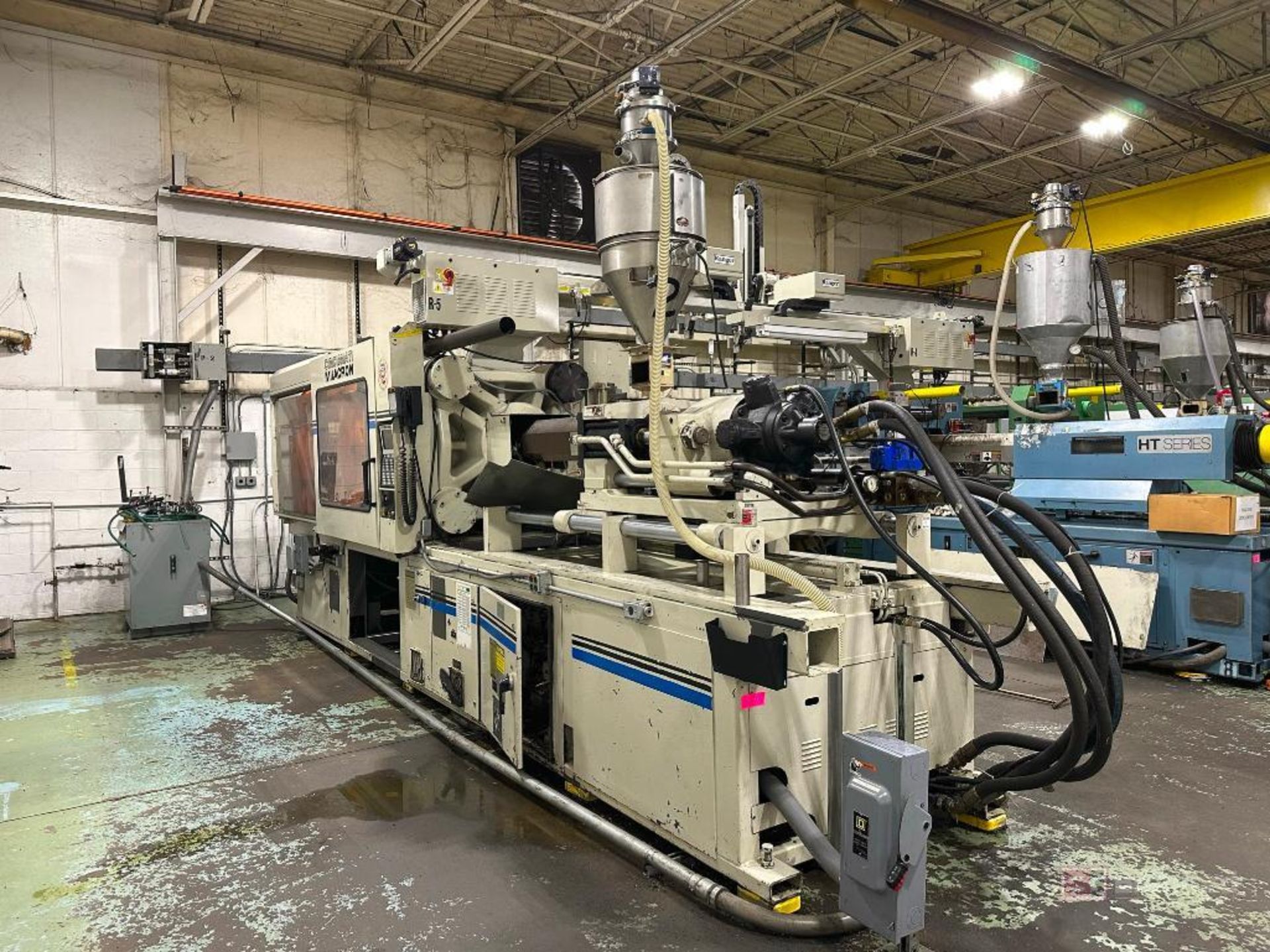 Cincinnati Milacron Model VT-44021 440-Ton Plastic Injection Molding ...