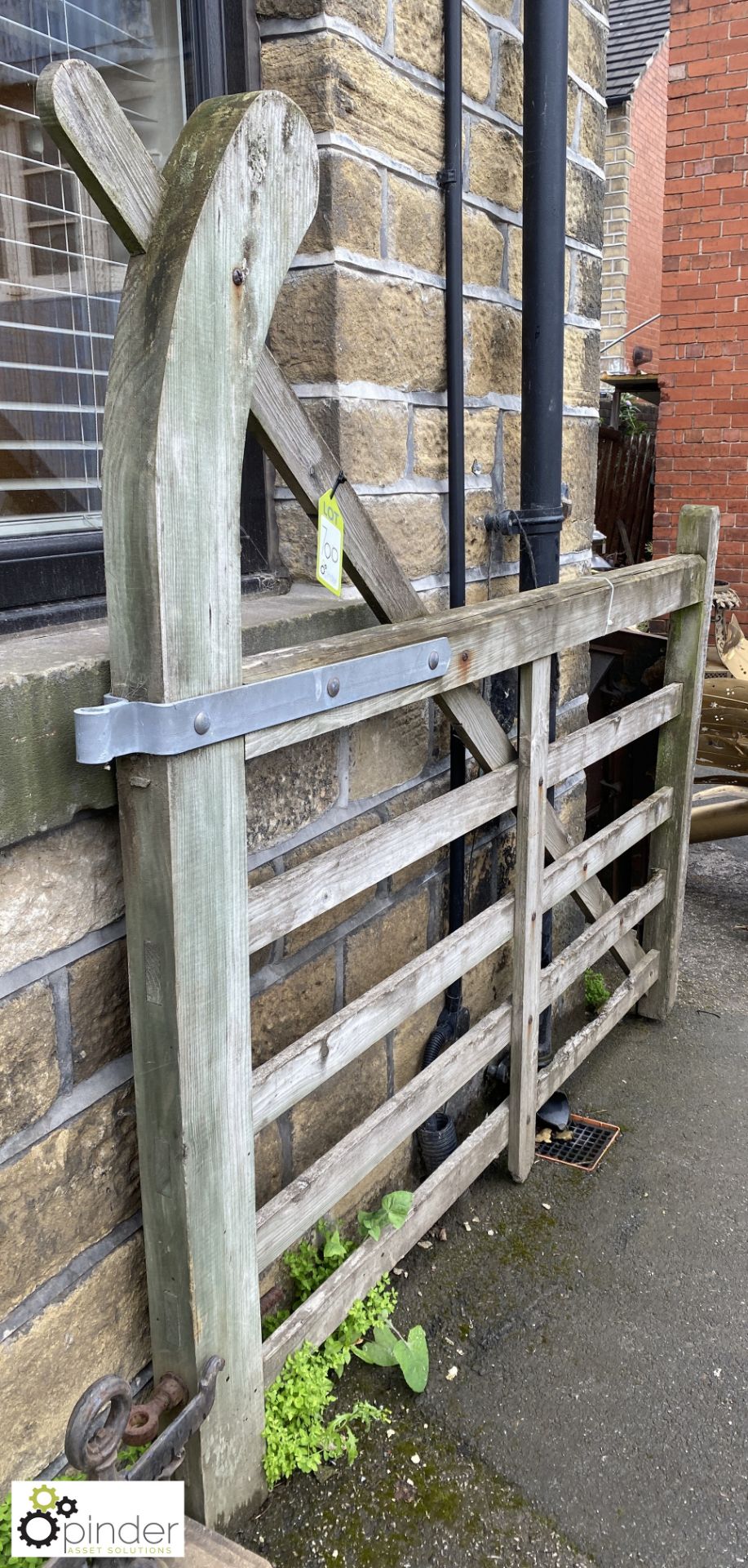 A 5-bar vintage wooden curved horn Livestock Gate, approx. 64in high x ...