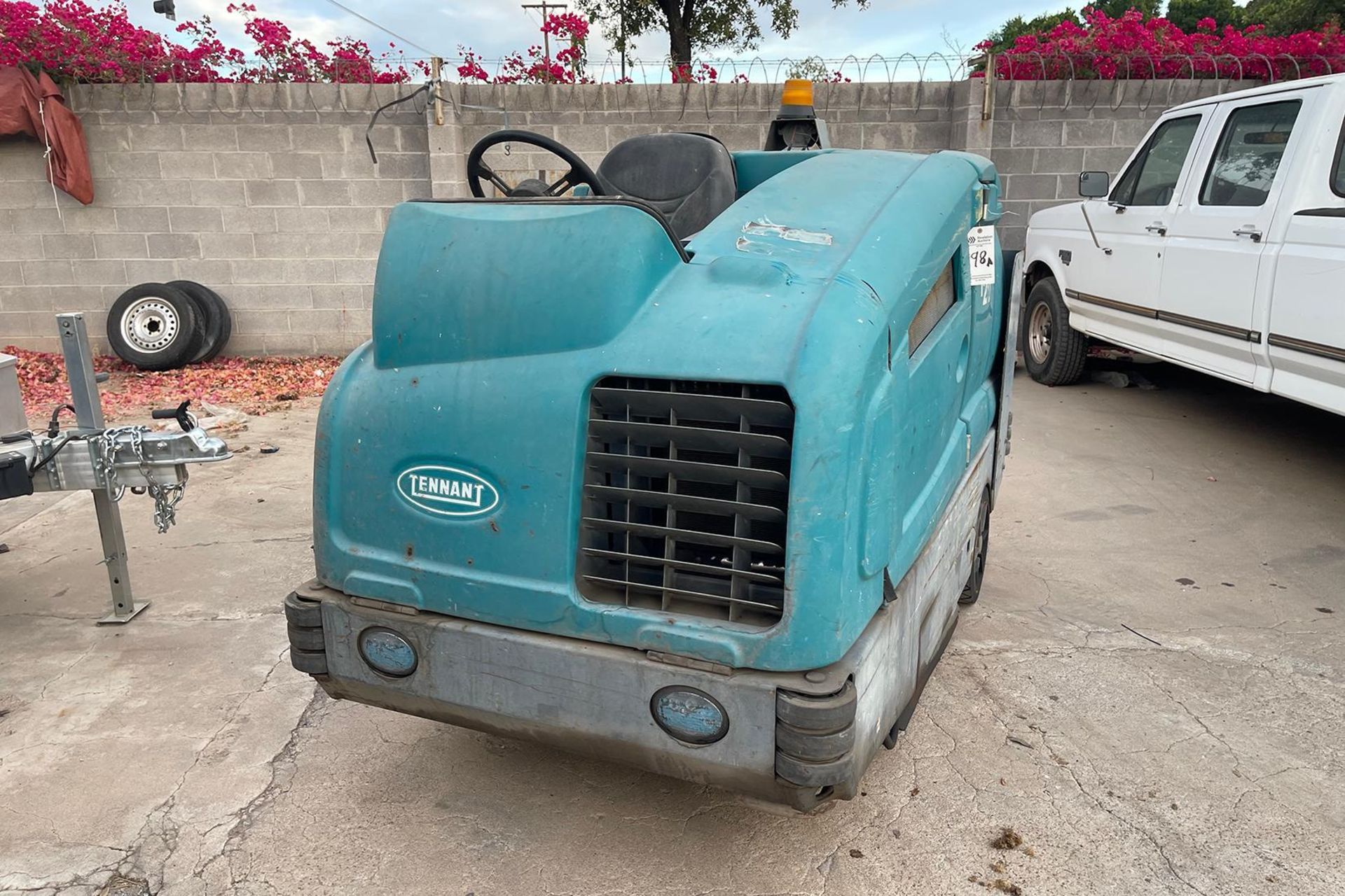 TENNANT T20 RIDE ON FLOOR SCRUBBER, LP(PROPANE) ENGINE Item Location ...