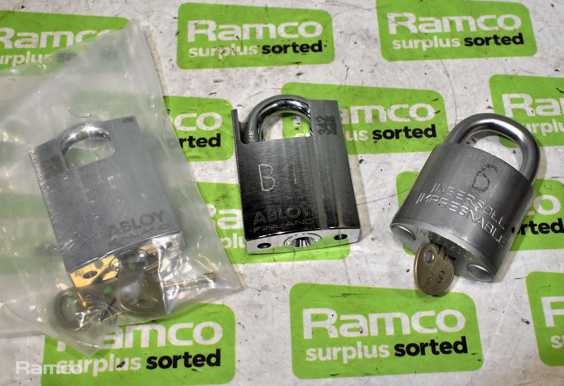 Padlocks - mixed sizes - approx 40
