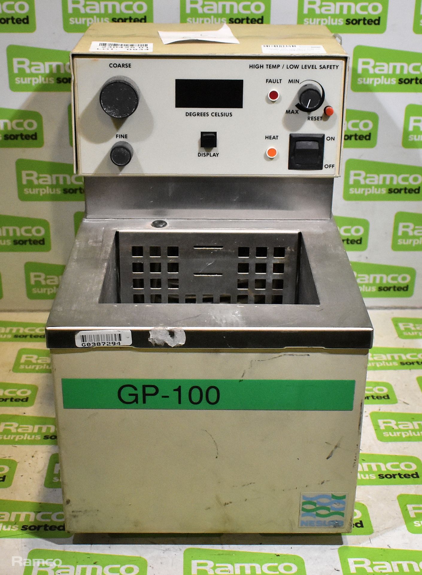 Neslab GP-100 temperature bath and regulator unit - L 22 x W 33 x H 34cm