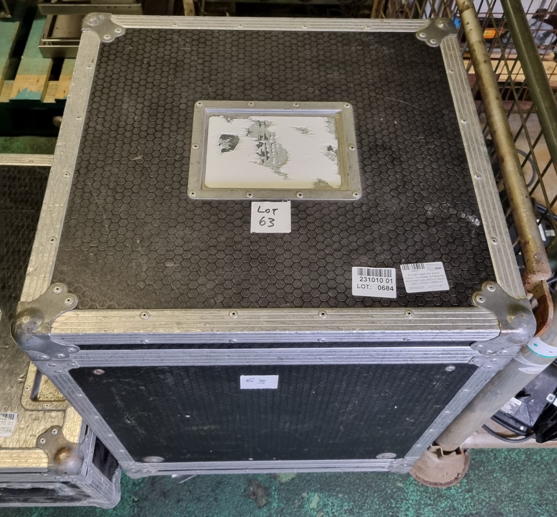 9U flight case with shock mount, on wheels, suitable for equipment upto ...