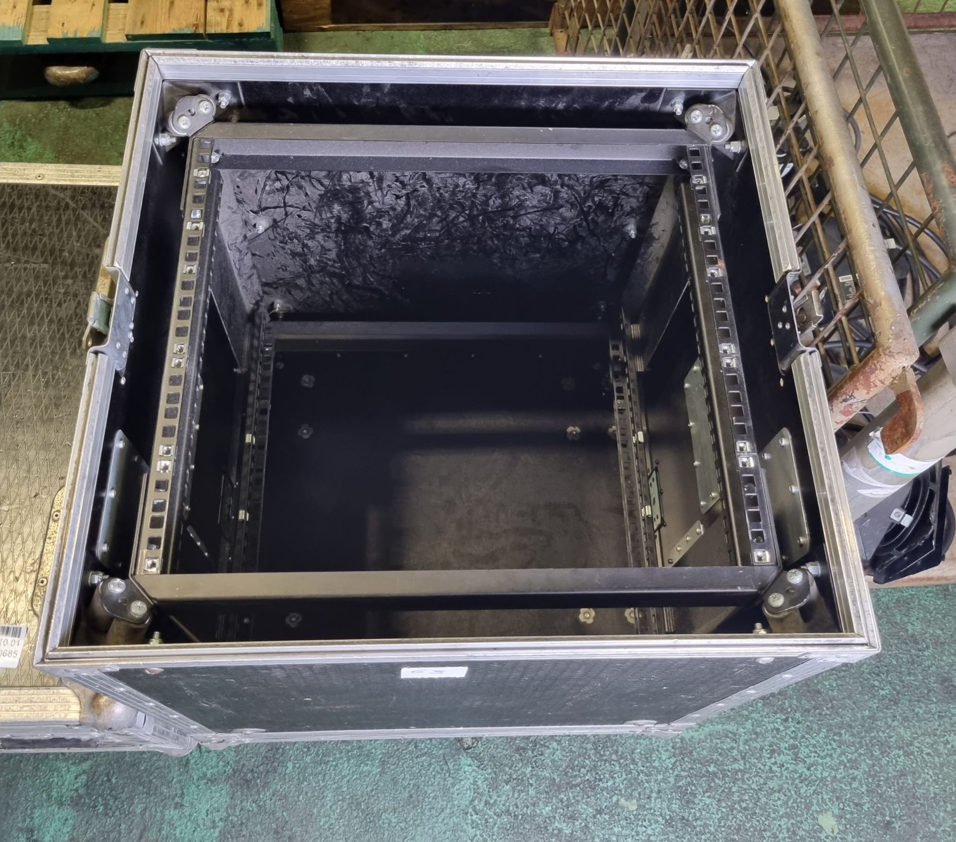 9U flight case with shock mount, on wheels, suitable for equipment upto ...