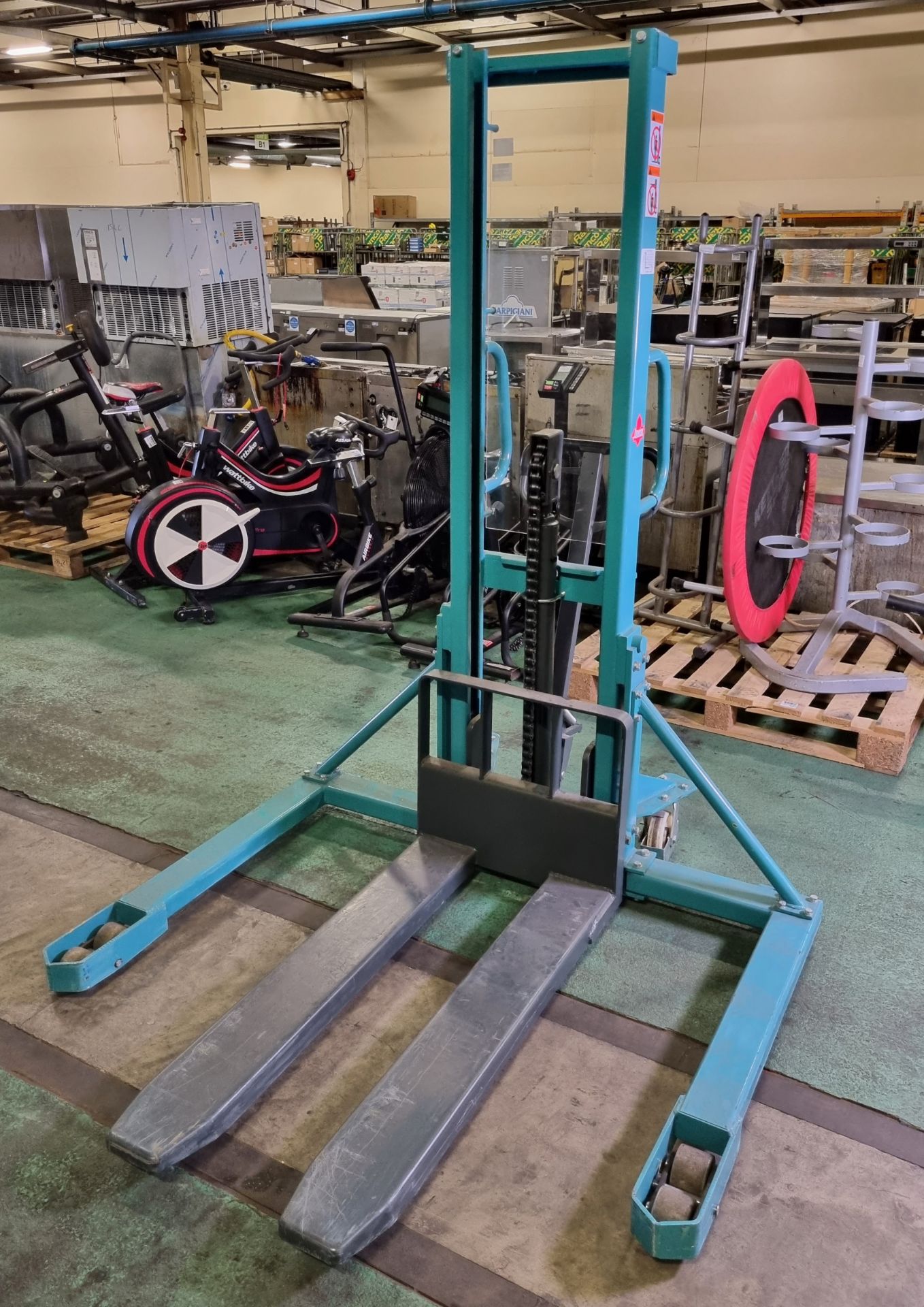 Ameise Jungheinrich SPJS 1000 wide track hydraulic stacker truck - year ...