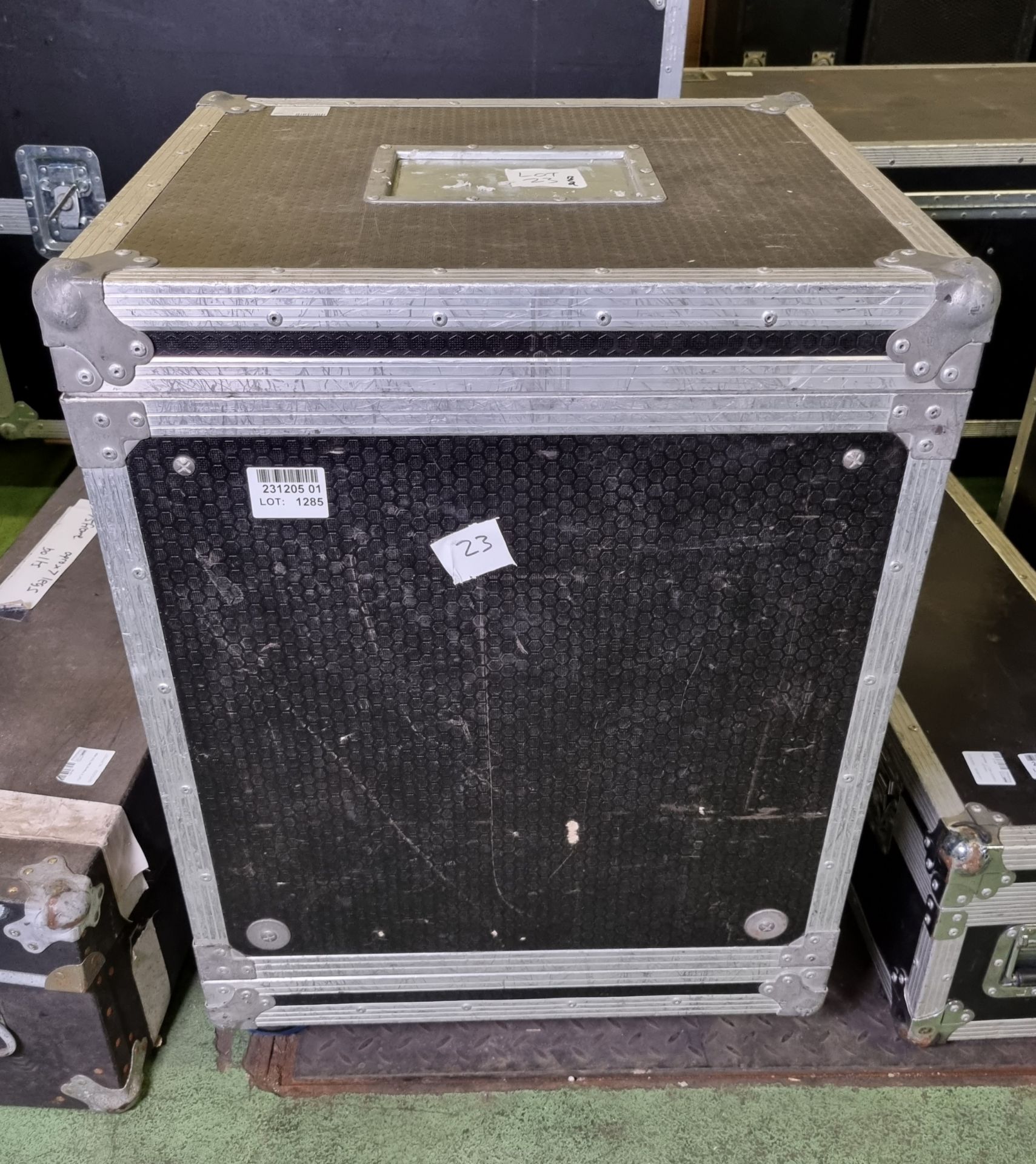 9U Flightcase, with lid each end, 1 lid with wheels. For equipment ...