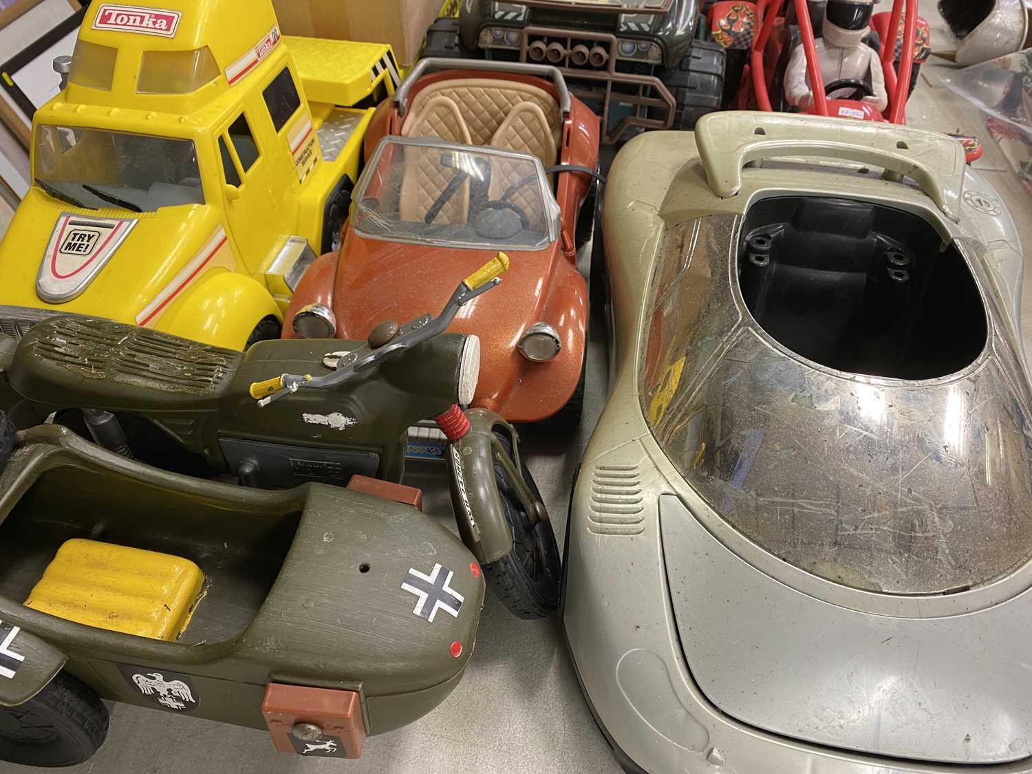 VARIOUS LARGE SCALE MODEL VEHICLES including Tonka articulated flatbed ...