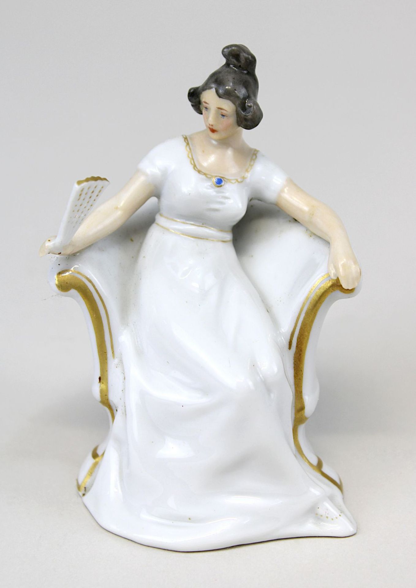 Jugendstildame mit Fächer in Sessel sitzend, Porzellanfigur, Rosenthal ...