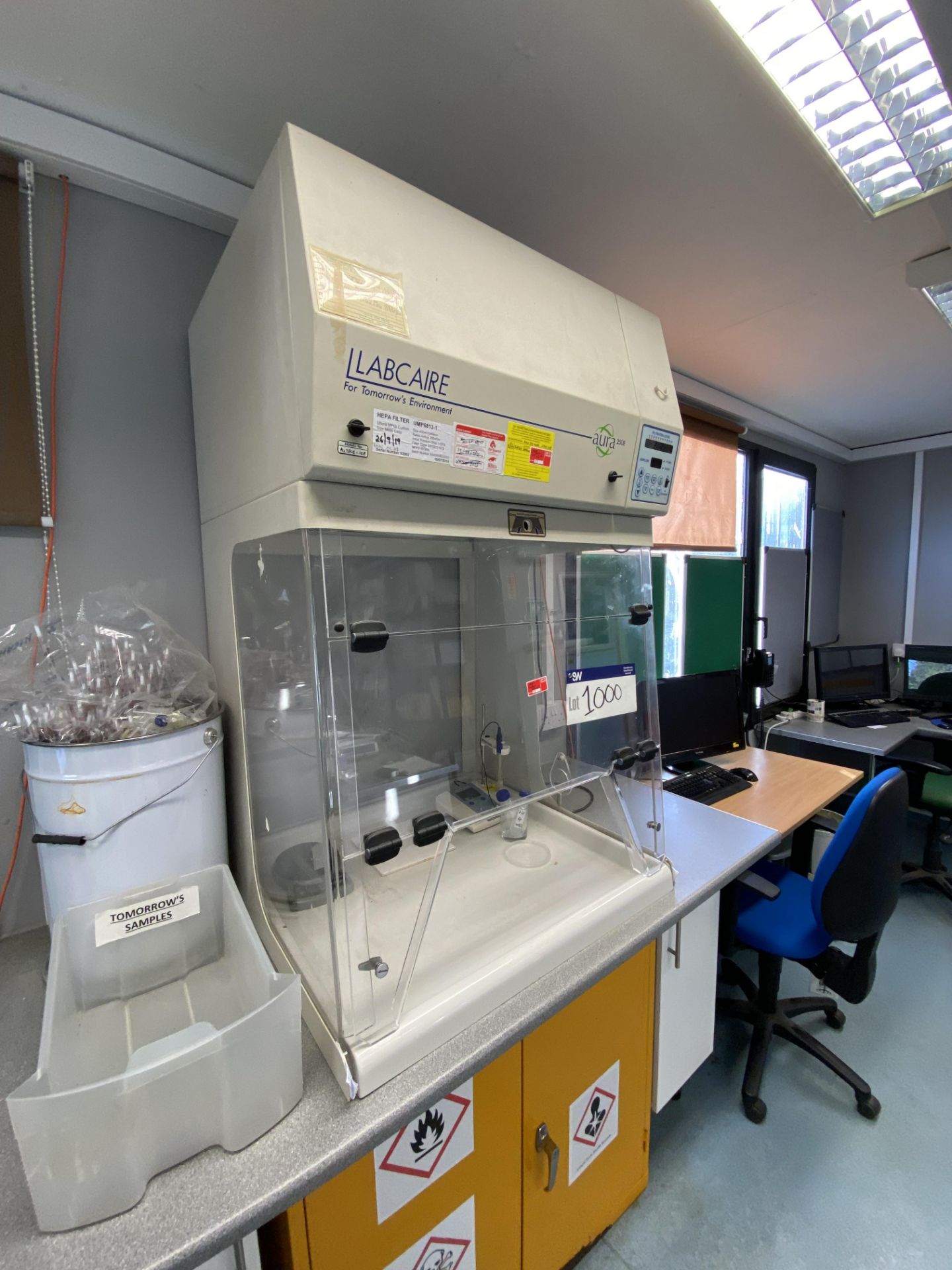 (AG-ENG) Labcaire Aura 250E Bench Top Fume Cupboard (located Islip Site ...