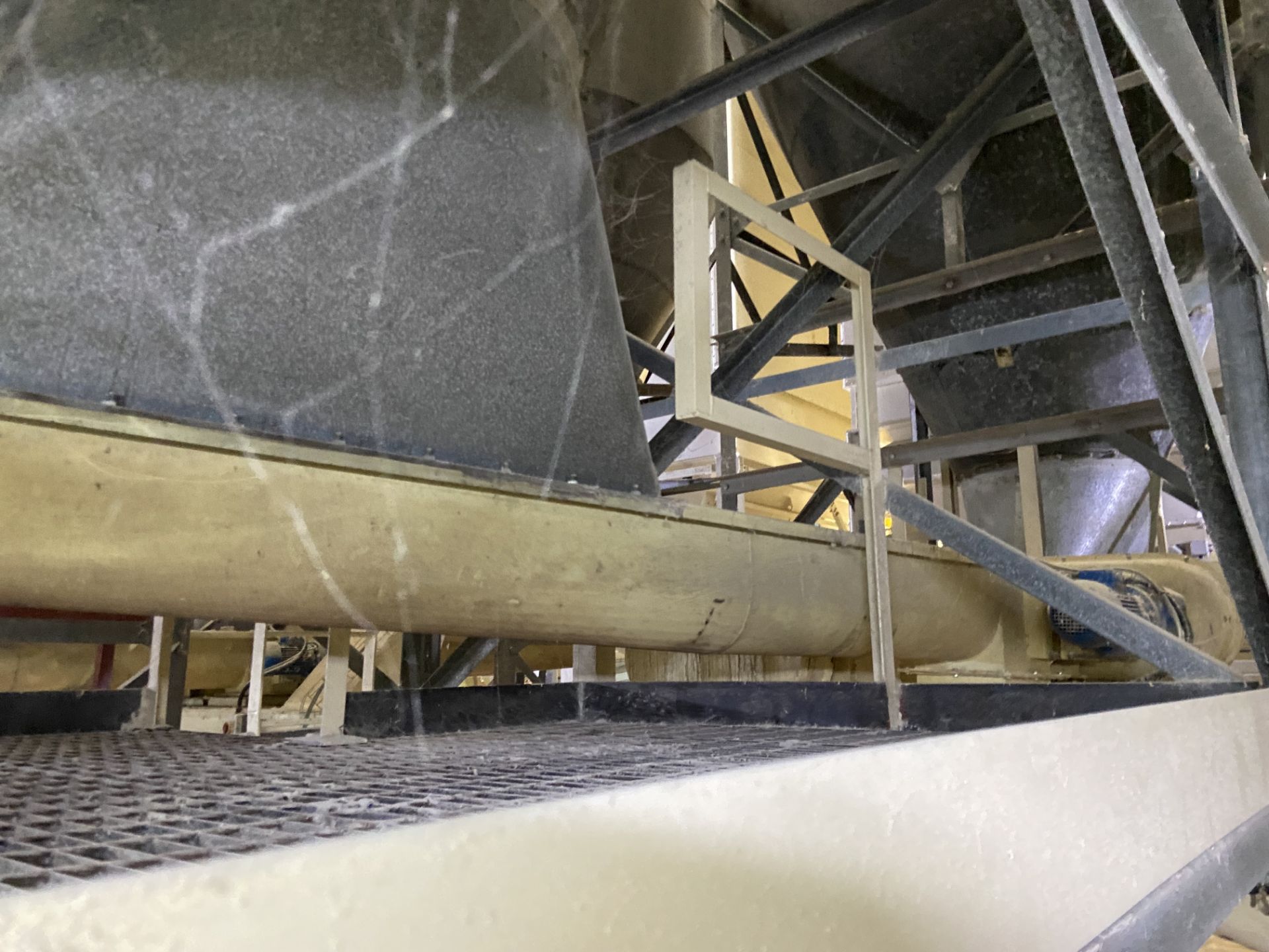 (AG-ENG) Approx. 250mm dia. Part Tapered Screw Hopper Discharge ...