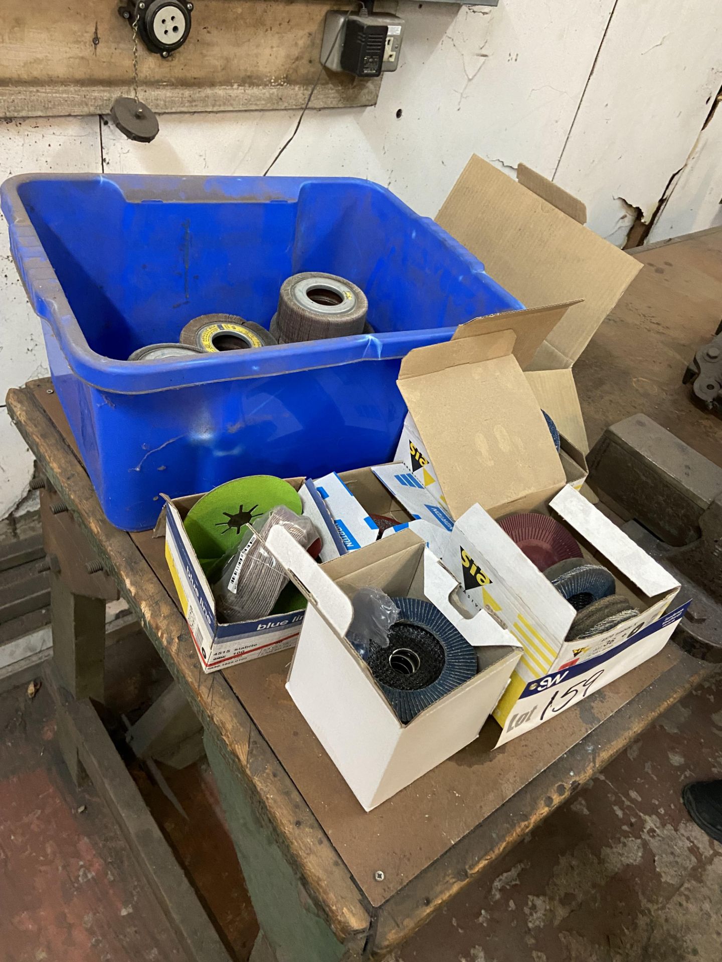 Assorted Sanding Discs, as set outPlease read the following important ...
