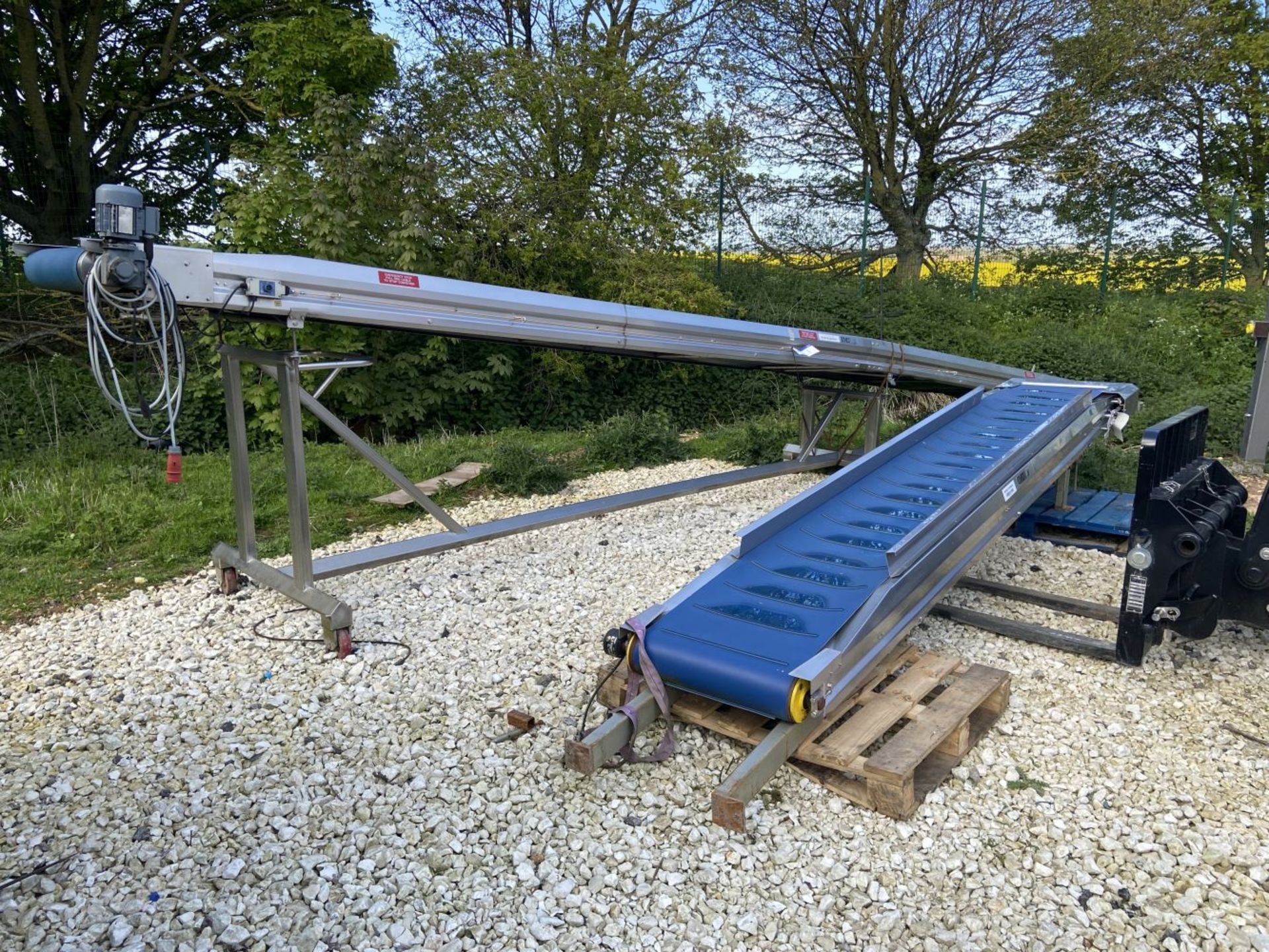 KMG STAINLESS STEEL CASED MOBILE TROUGH BELT CONVEYOR, serial no ...