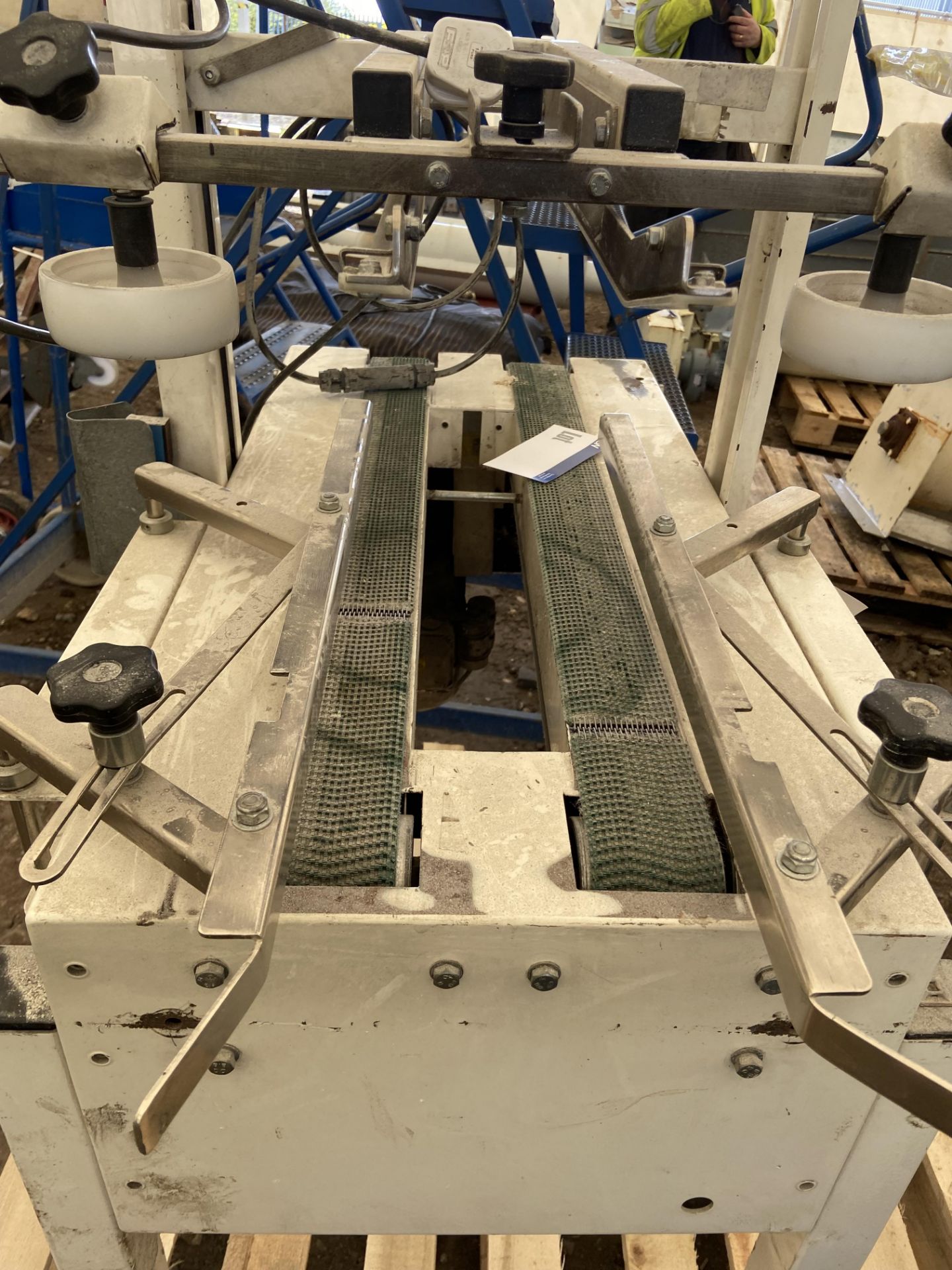 Endoline Case Conveyor, approx. 800mm centres long; lot located Driby ...