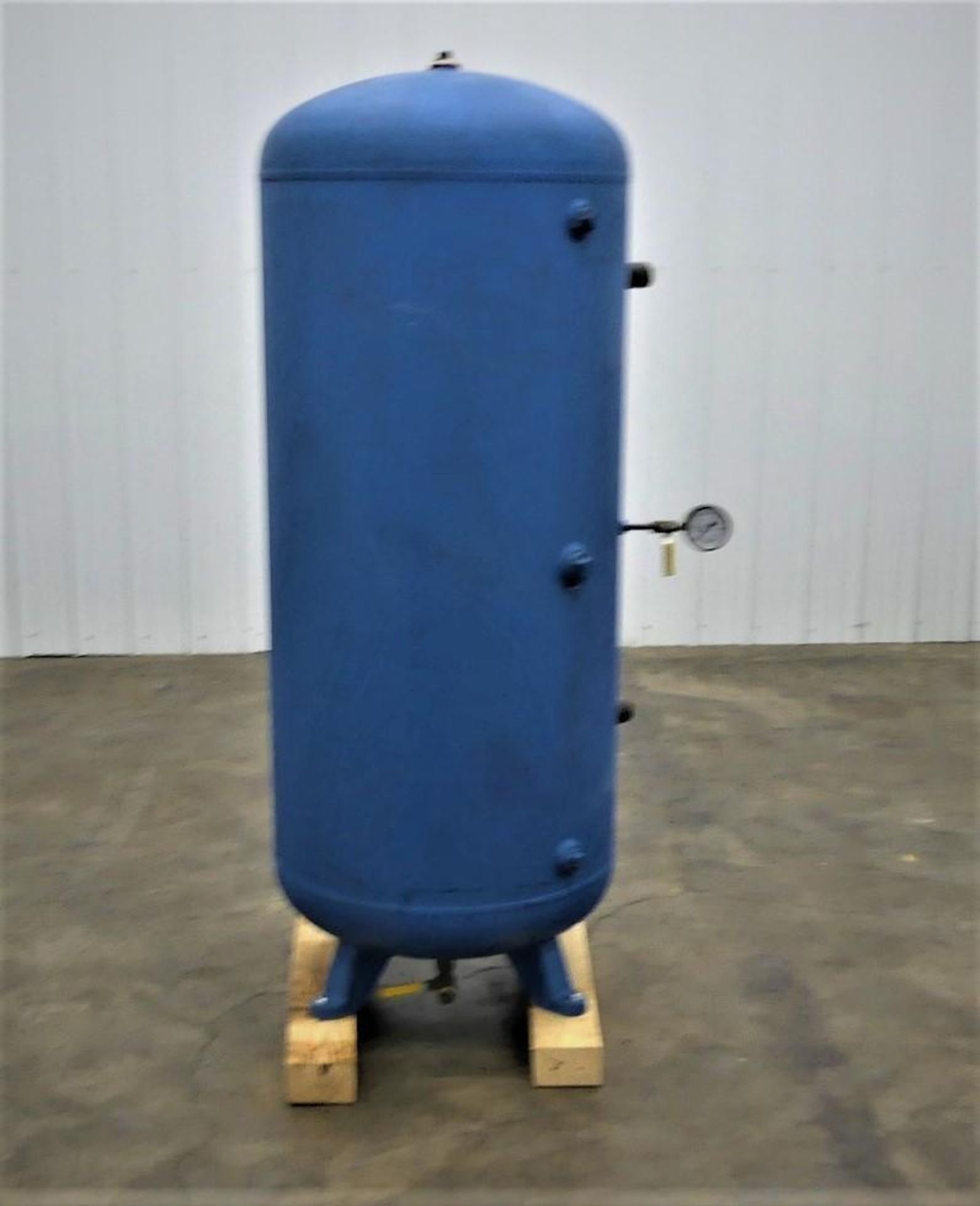Used Silvan Vertical Compressed Air Surge Tank 200 PSI with: MAWP: 200 ...