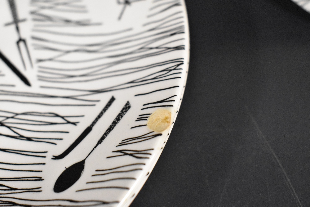 Five mid century Ridgway pottery Homemaker pattern plates, one having a ...