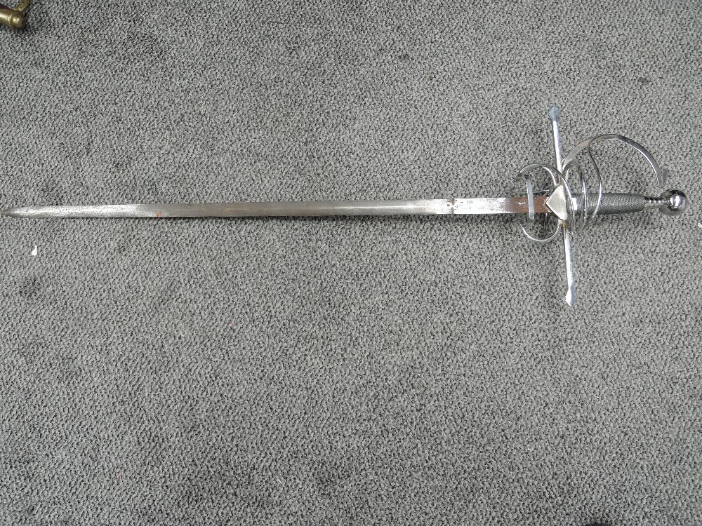 A modern re-enactment 16th century Rapier Sword, blade length 88cm ...