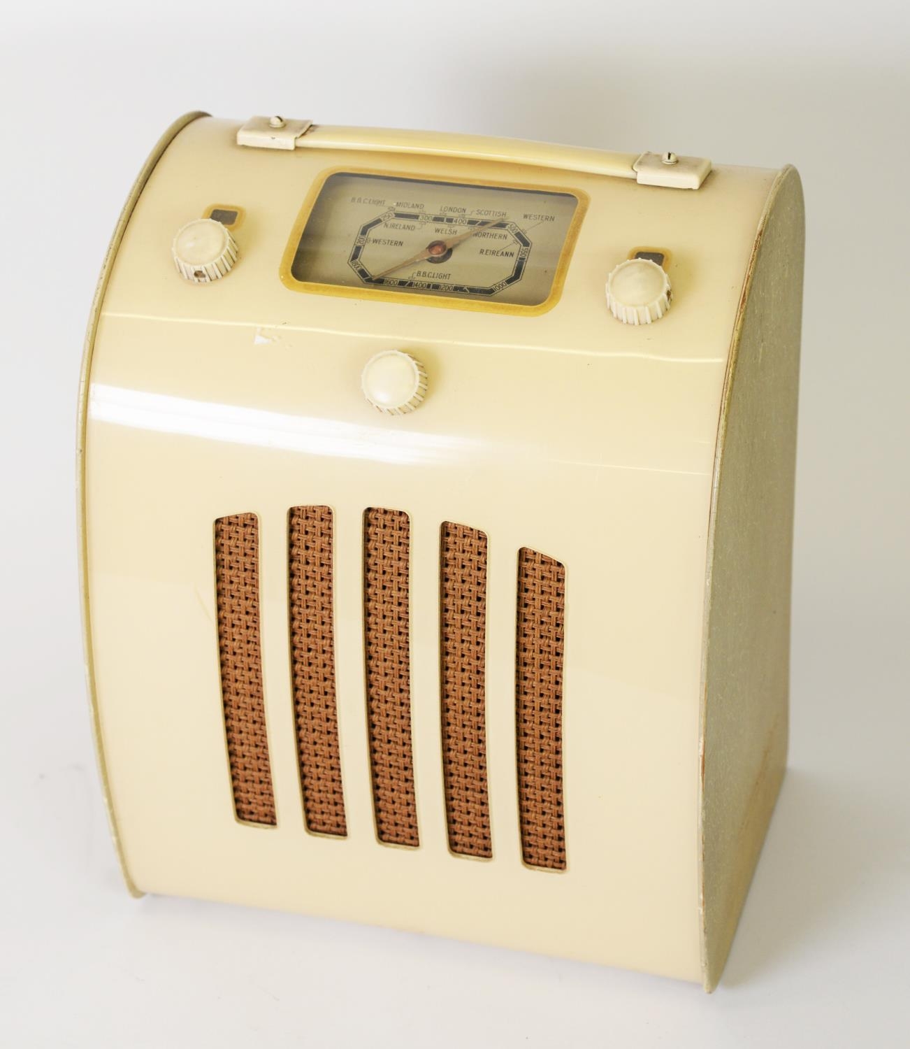 EVER READY VINTAGE BATTERY POWERED PORTABLE VALVE RADIO, cream and gilt ...
