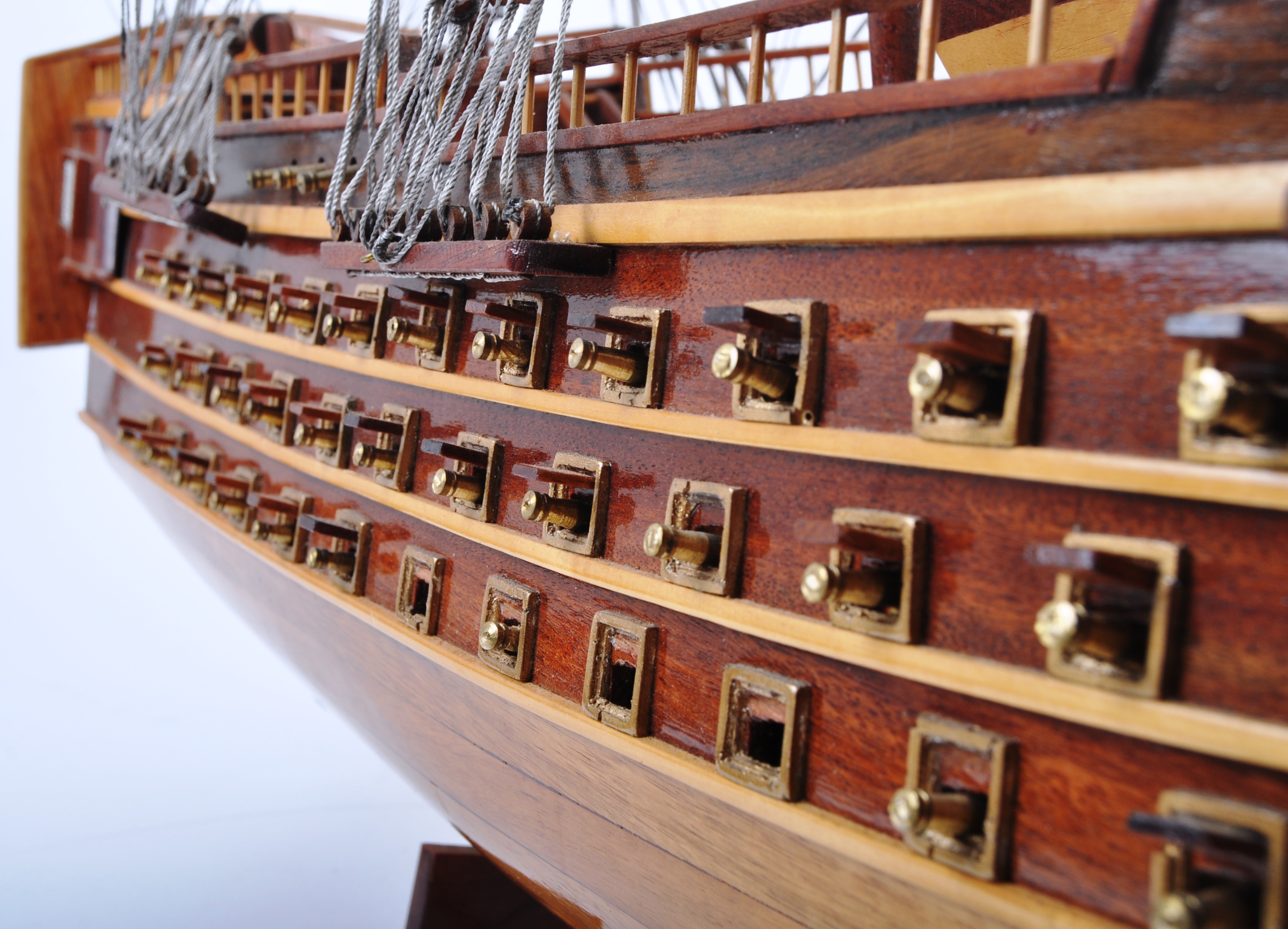 EARLY 20TH CENTURY HAND BUILT MODEL OF HMS VICTORY GALLEON - Auktionen ...