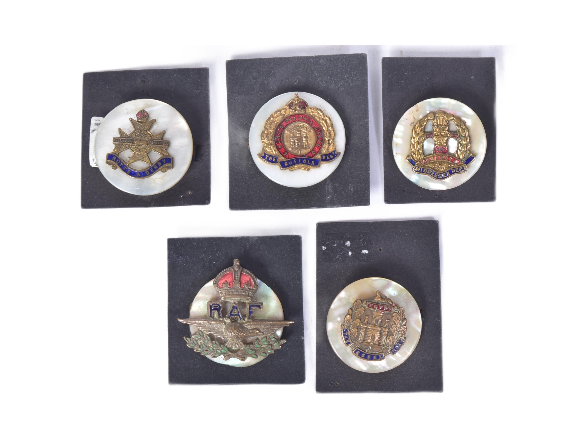 A collection of x5 WWI First World War British sweetheart badges ...