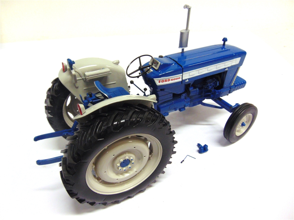 A 1/16 SCALE UNIVERSAL HOBBIES FORD 5000 6X (1964) blue and pale grey ...
