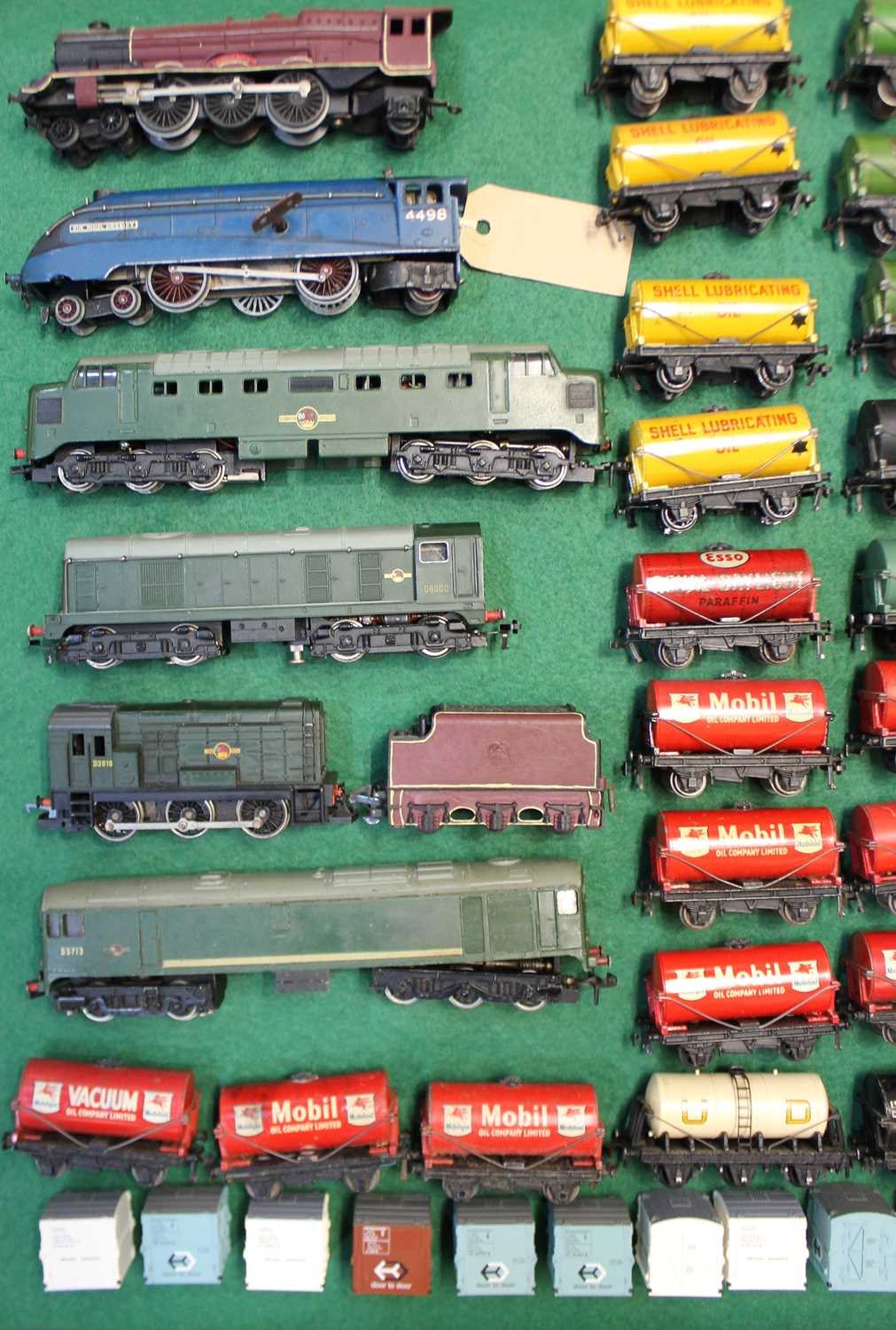 A Hornby Meccano clockwork model railway locomotive Sir Nigel Gresley ...